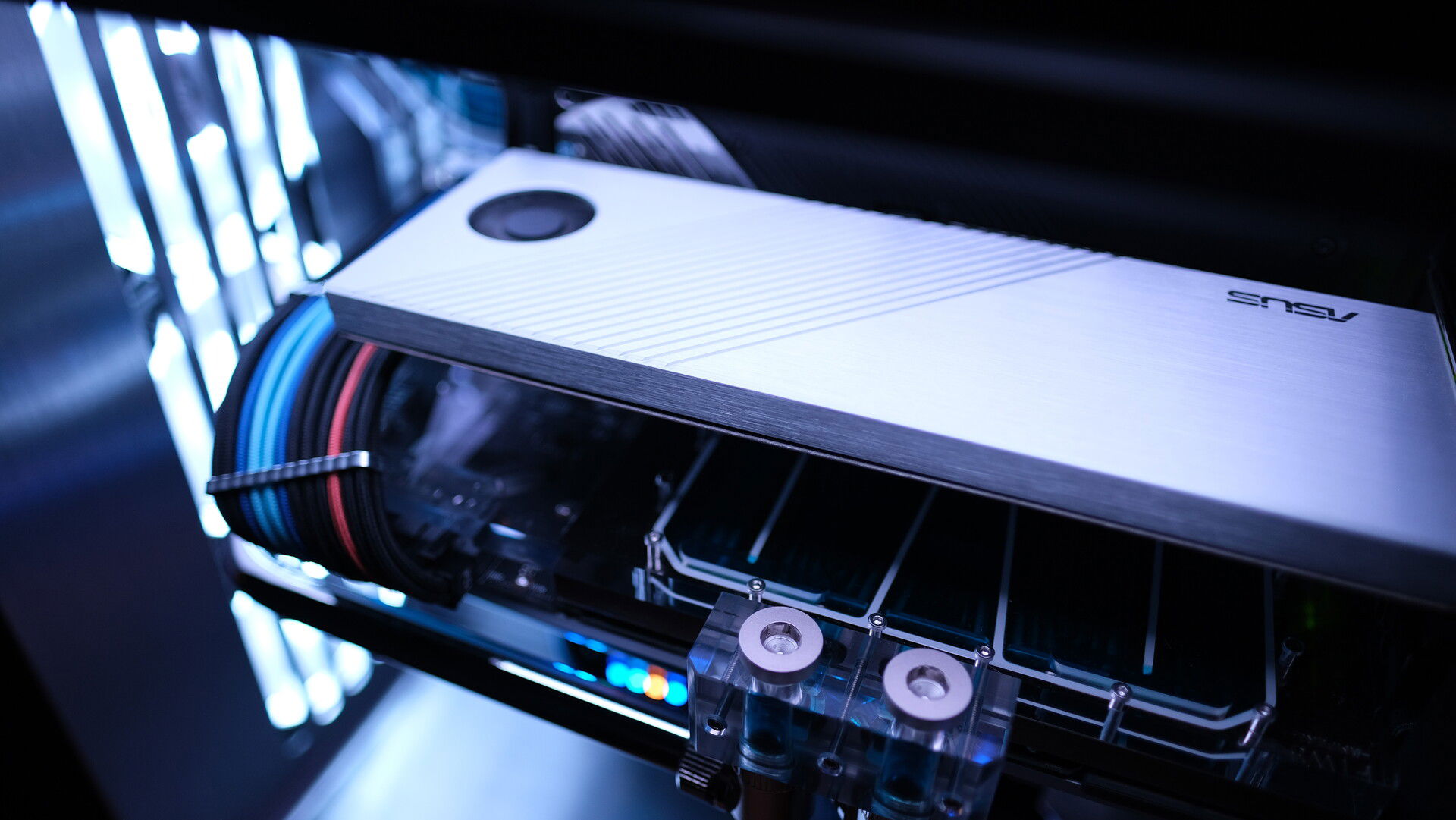 TENET, a watercooled, inverted, MONSTER PC with a sick inverted video ...