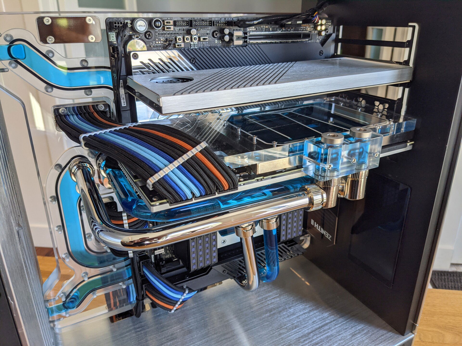 TENET, a watercooled, inverted, MONSTER PC with a sick inverted video ...