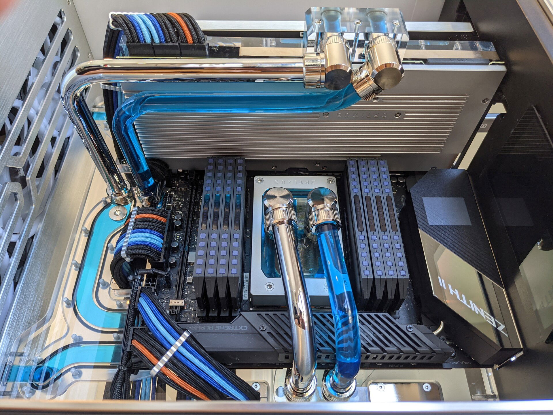 TENET, a watercooled, inverted, MONSTER PC with a sick inverted video ...