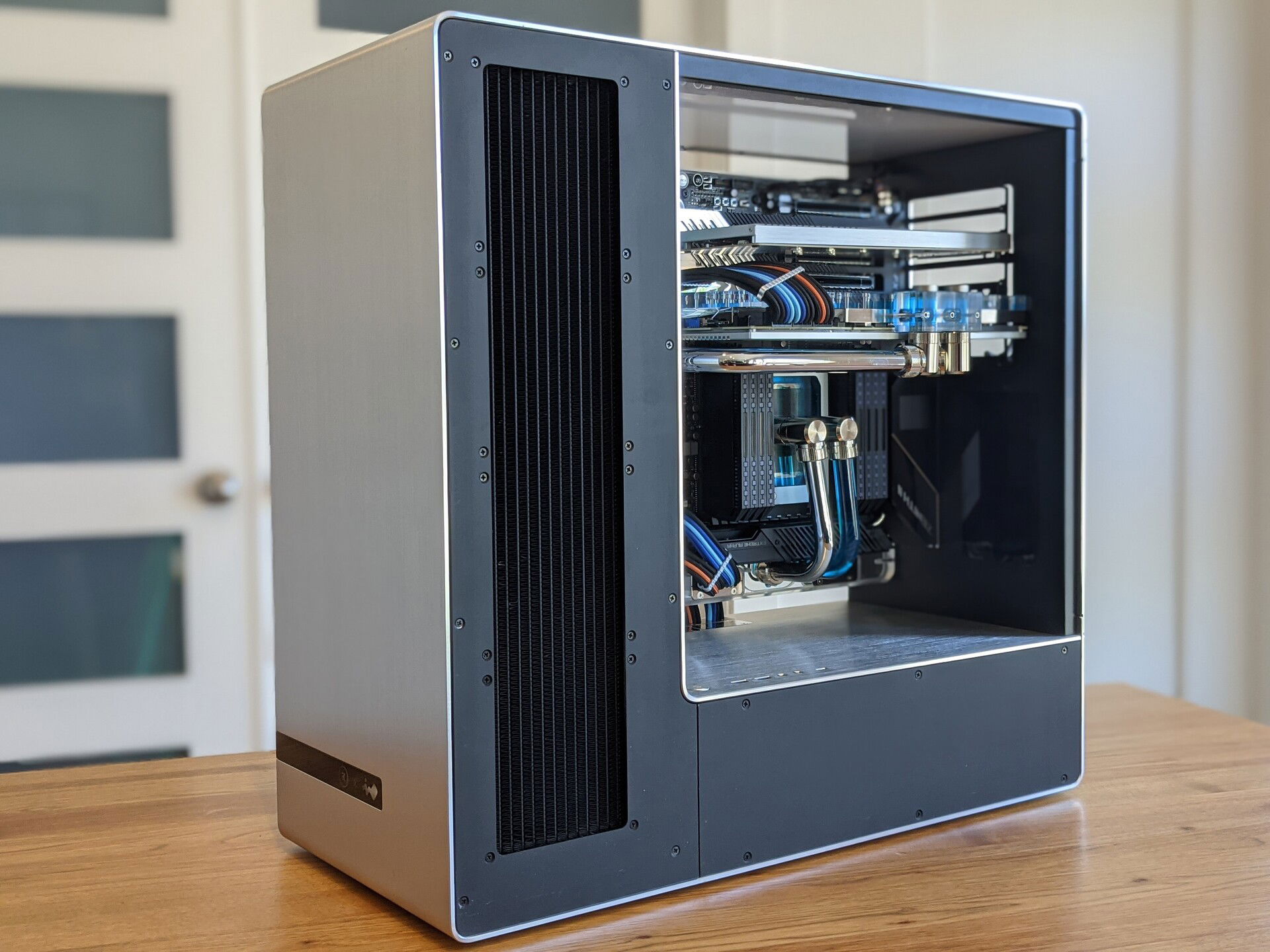 TENET, a watercooled, inverted, MONSTER PC with a sick inverted video ...