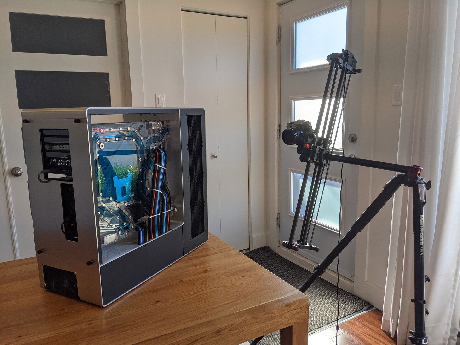 TENET, a watercooled, inverted, MONSTER PC with a sick inverted video ...