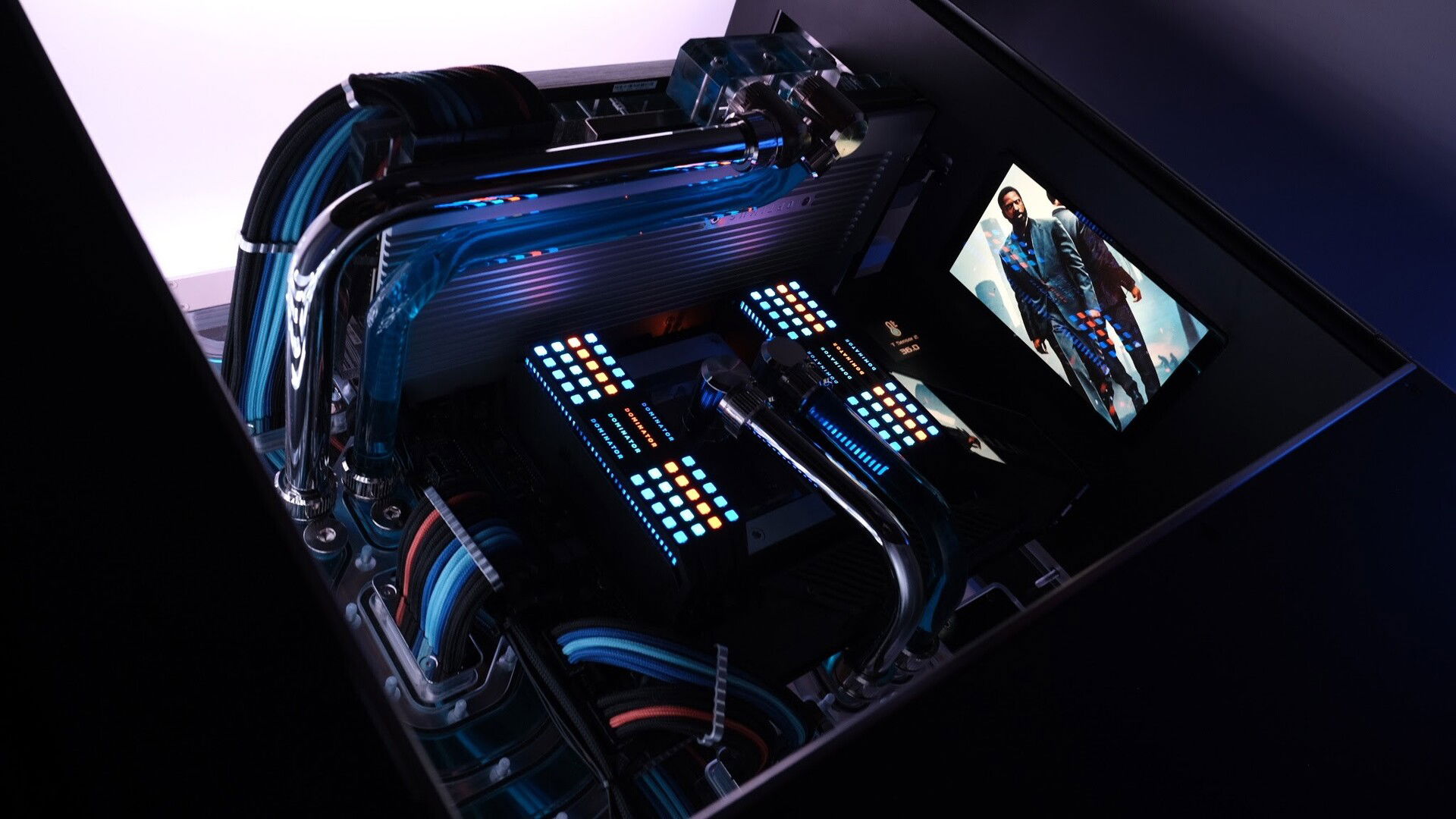 TENET, a watercooled, inverted, MONSTER PC with a sick inverted video ...
