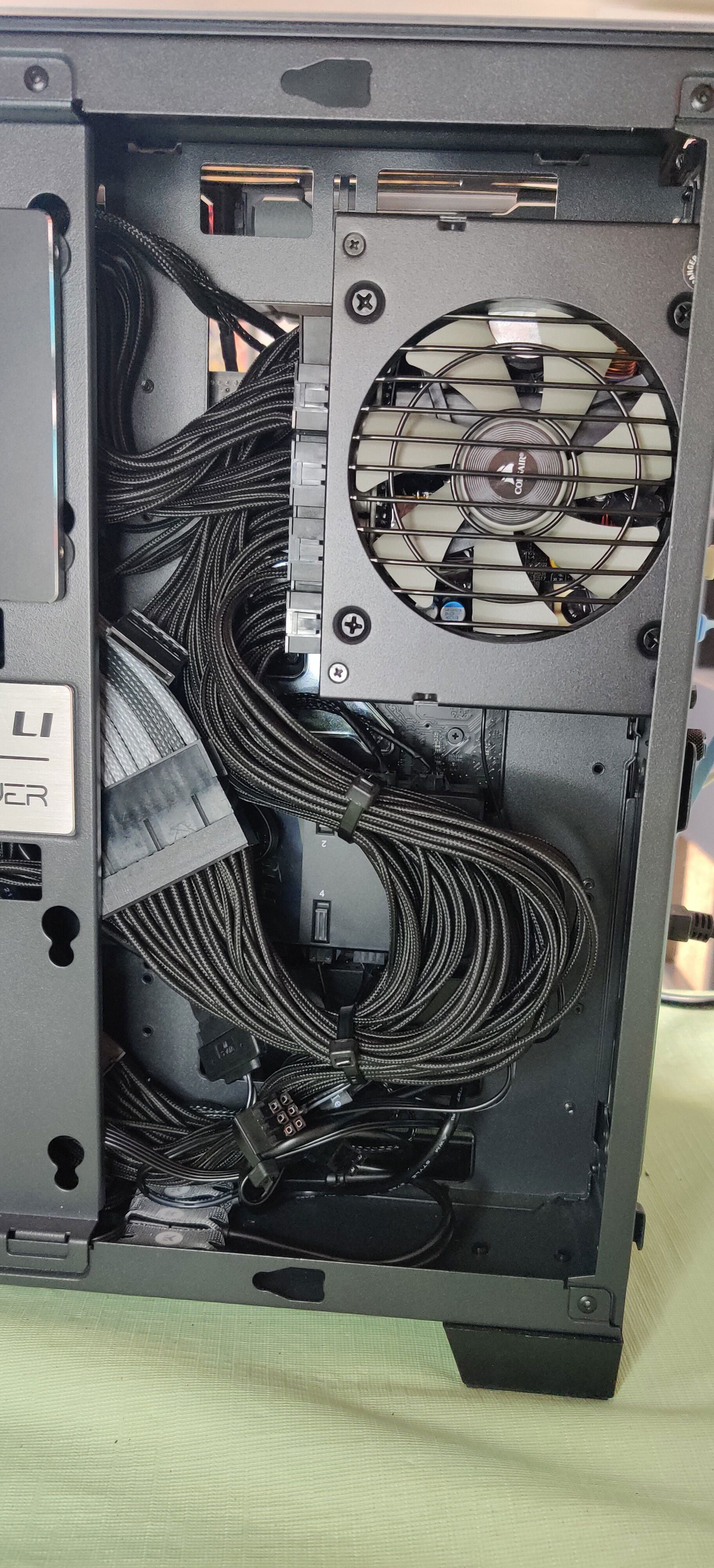 CandyShop - lian li pc-o11 dynamic mini » builds.gg