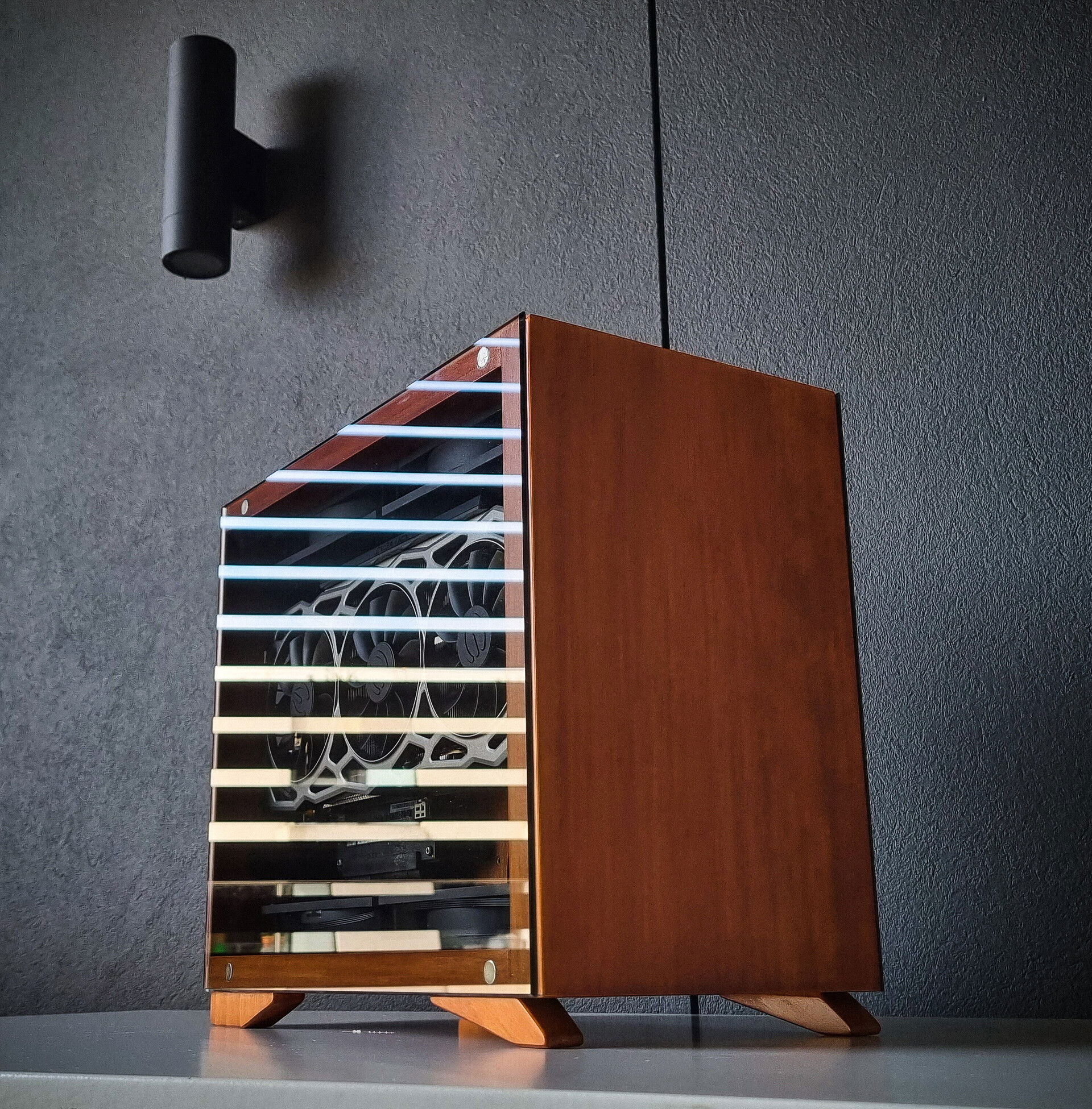 Custom Wood ITX Case » builds.gg