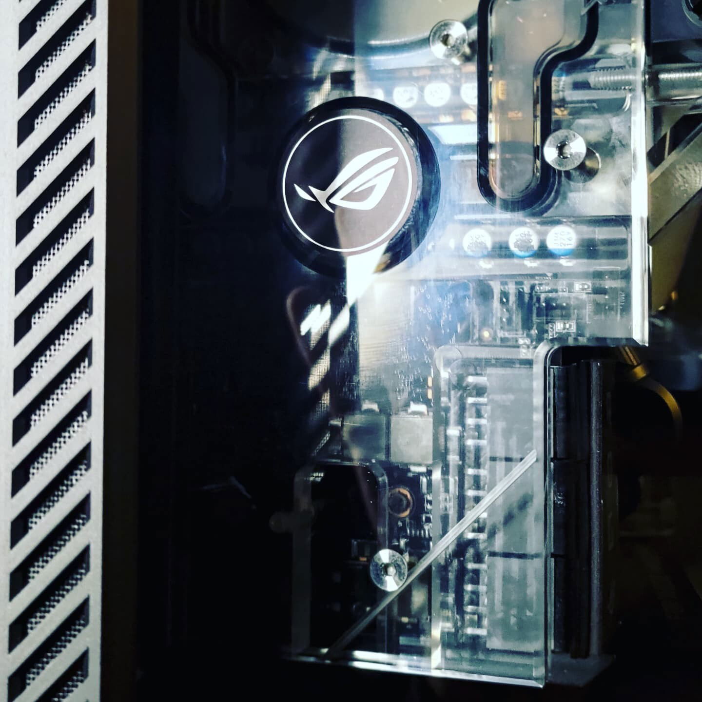 Asus ROG Z11 Seven » builds.gg