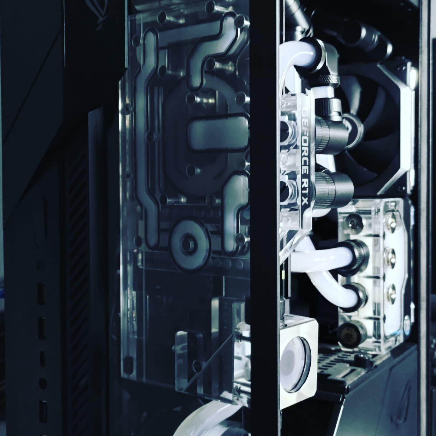 Asus ROG Z11 Seven » builds.gg