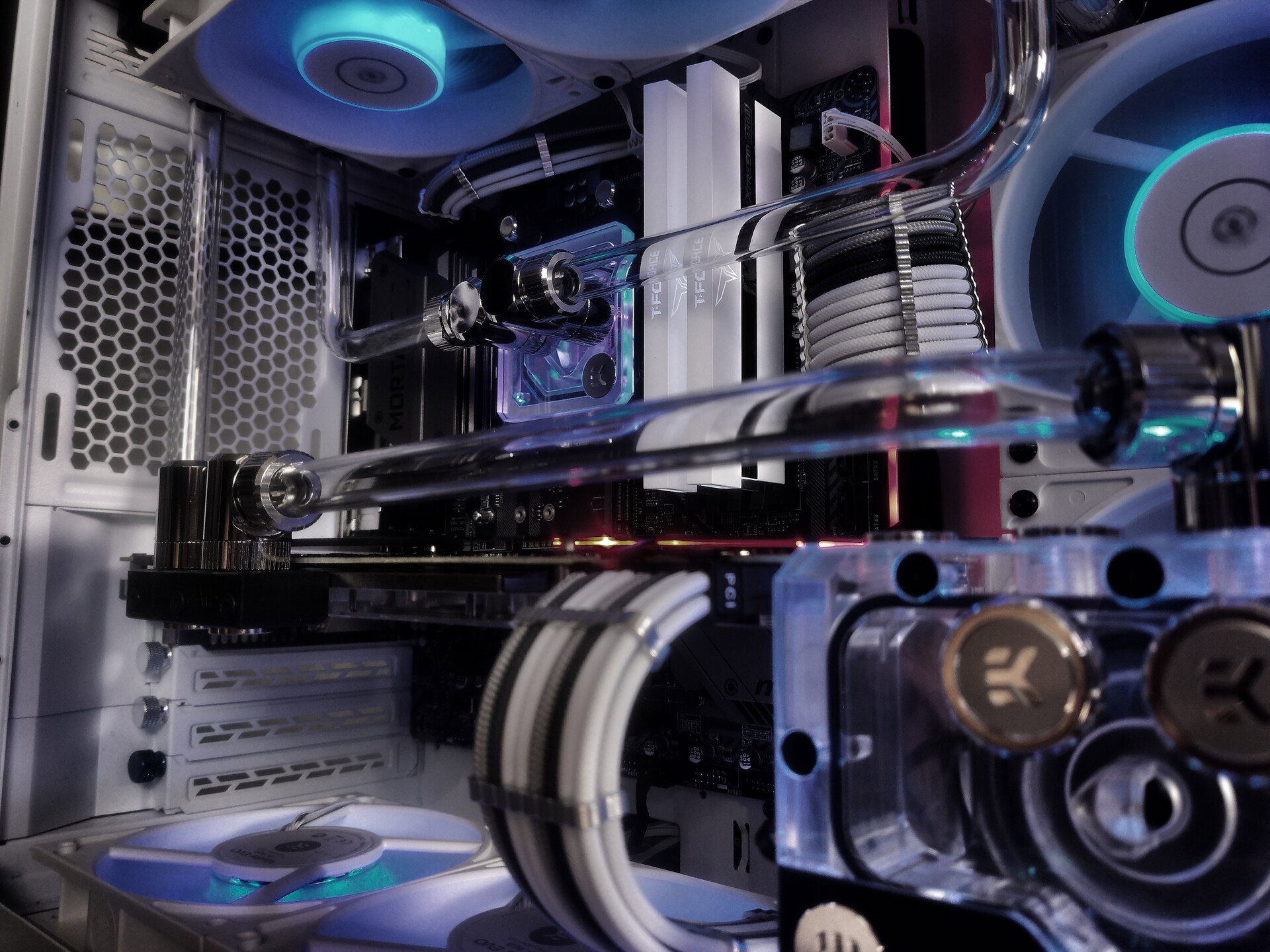 White Flow » builds.gg
