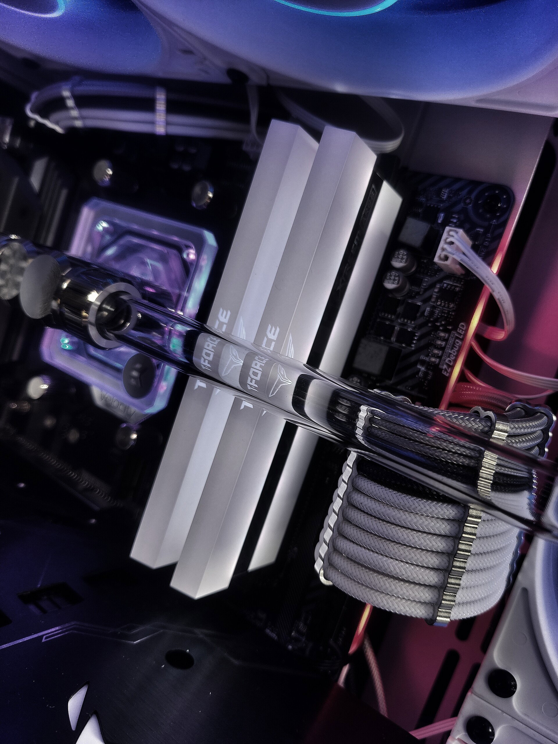 White Flow » builds.gg