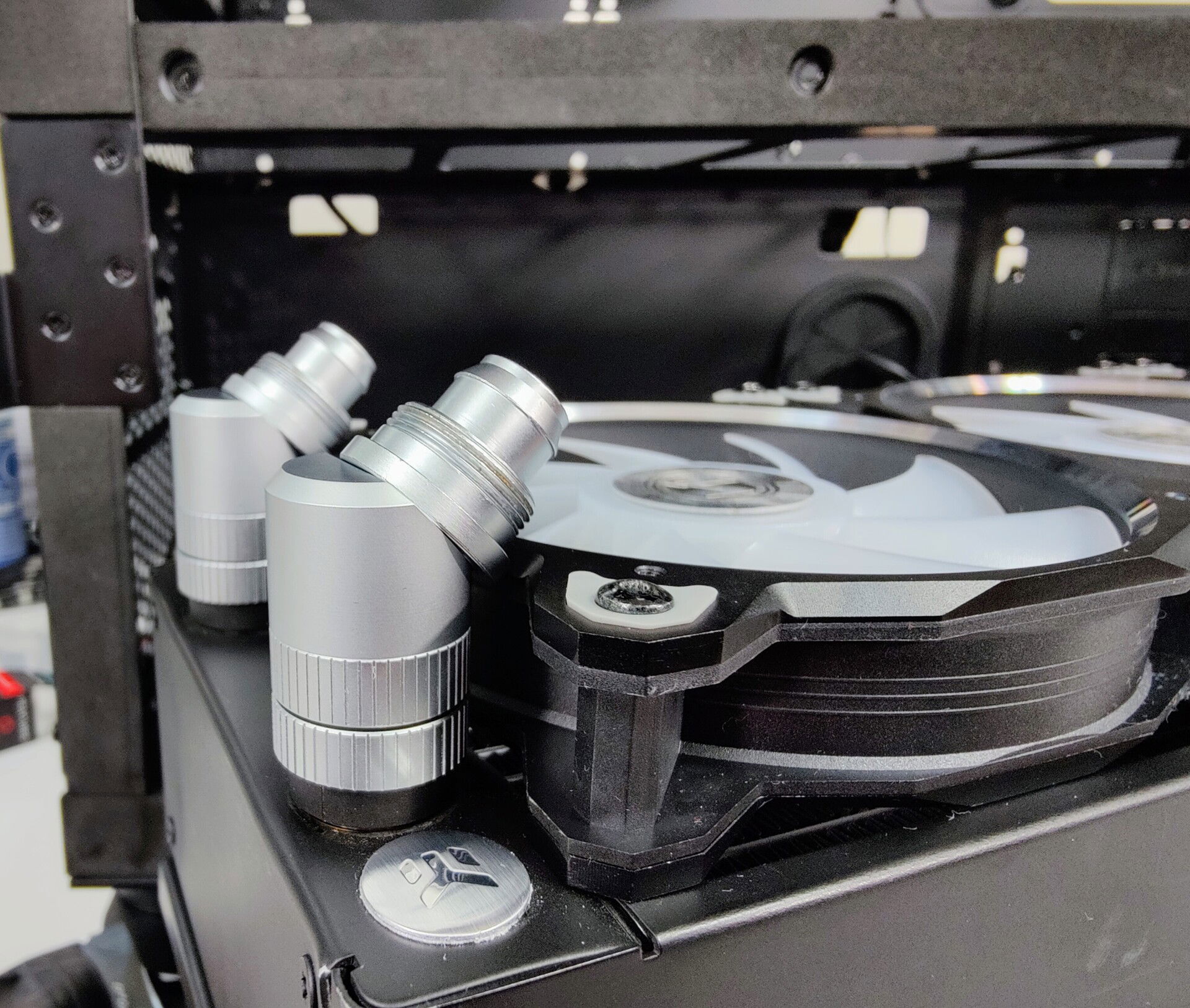 Phanteks Enthoo Elite - Dual Loop/Distro Plate » builds.gg