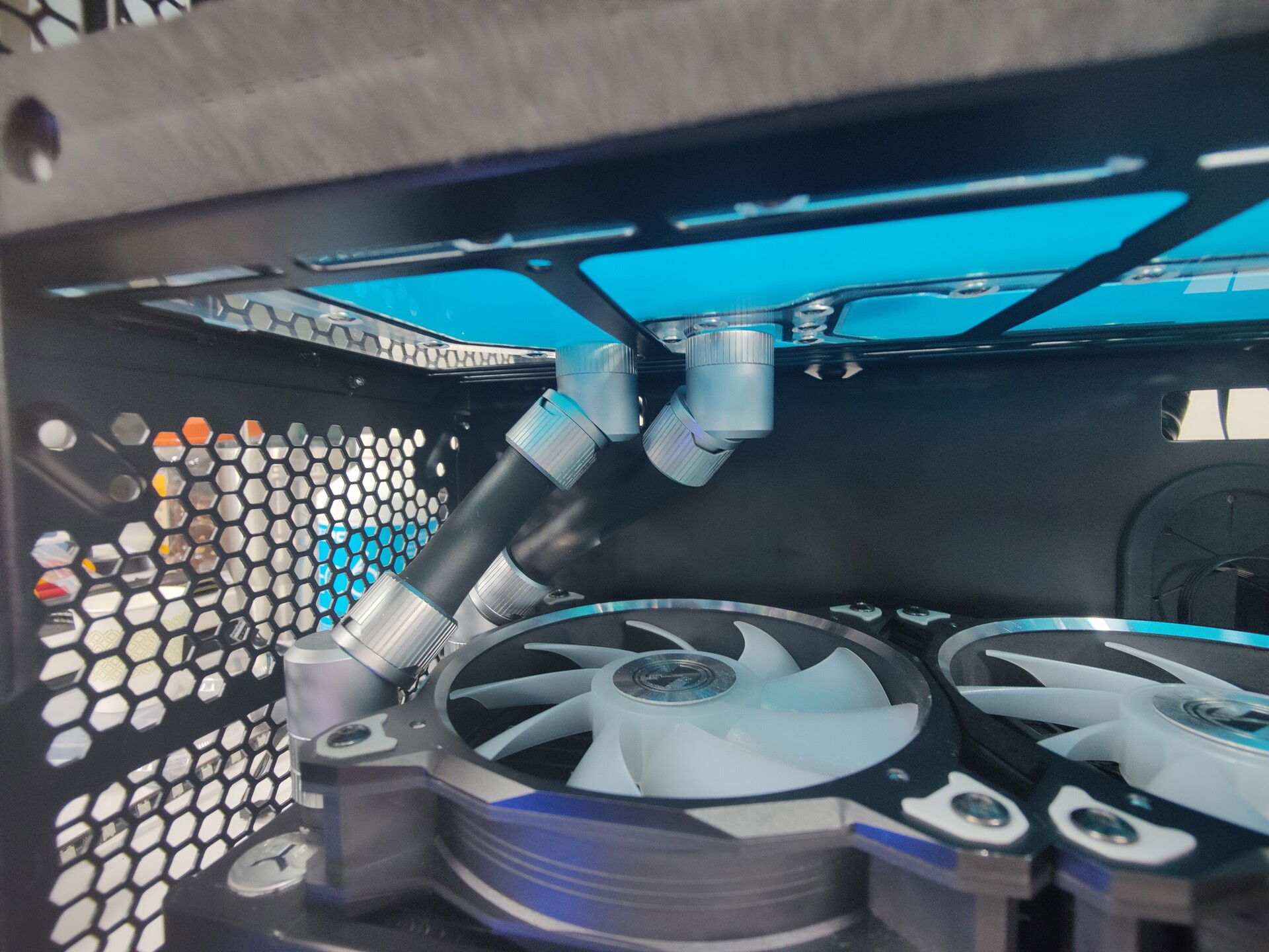 Phanteks Enthoo Elite - Dual Loop/Distro Plate » builds.gg