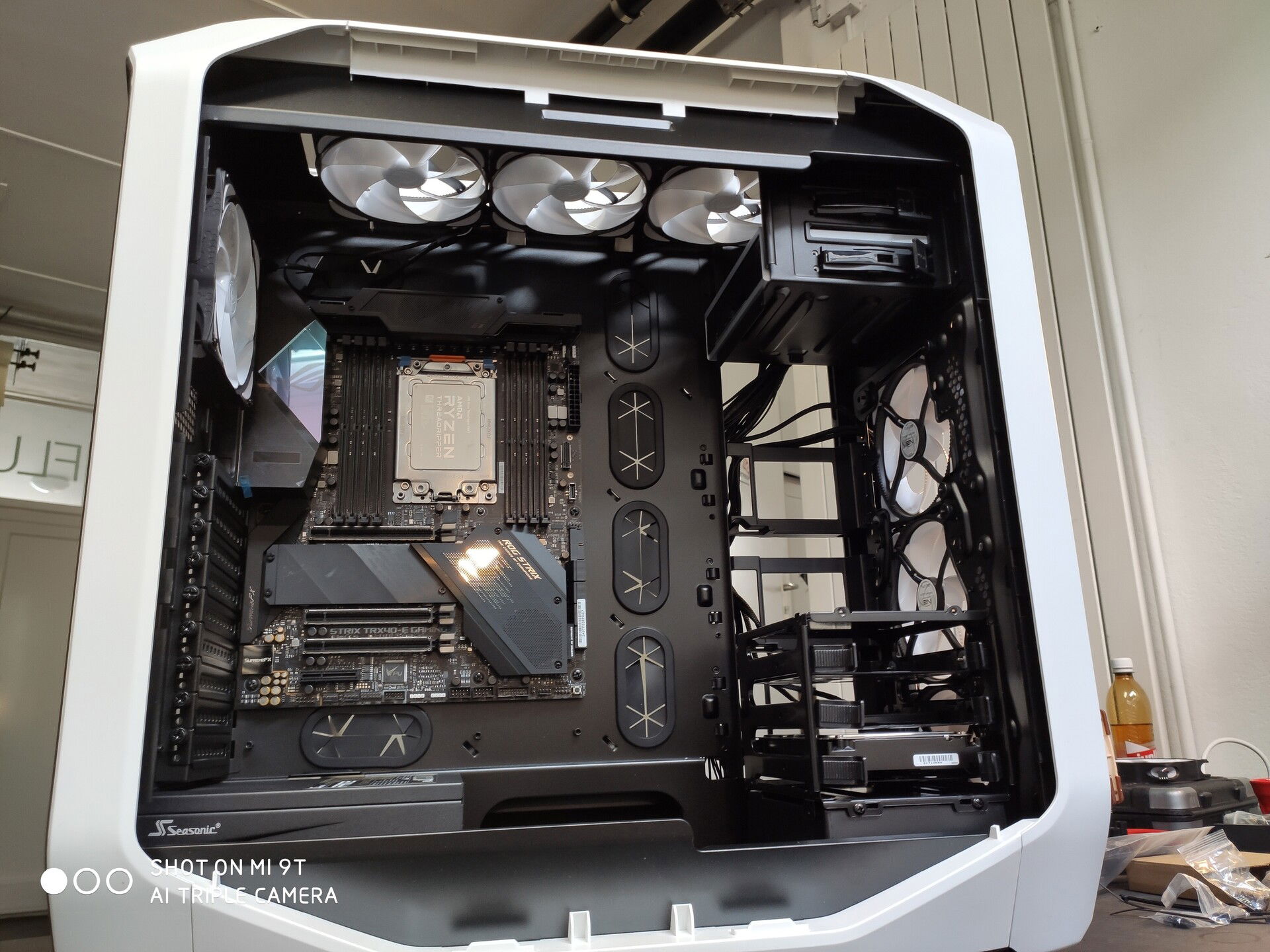 White Corsair 780 Threadripper » builds.gg