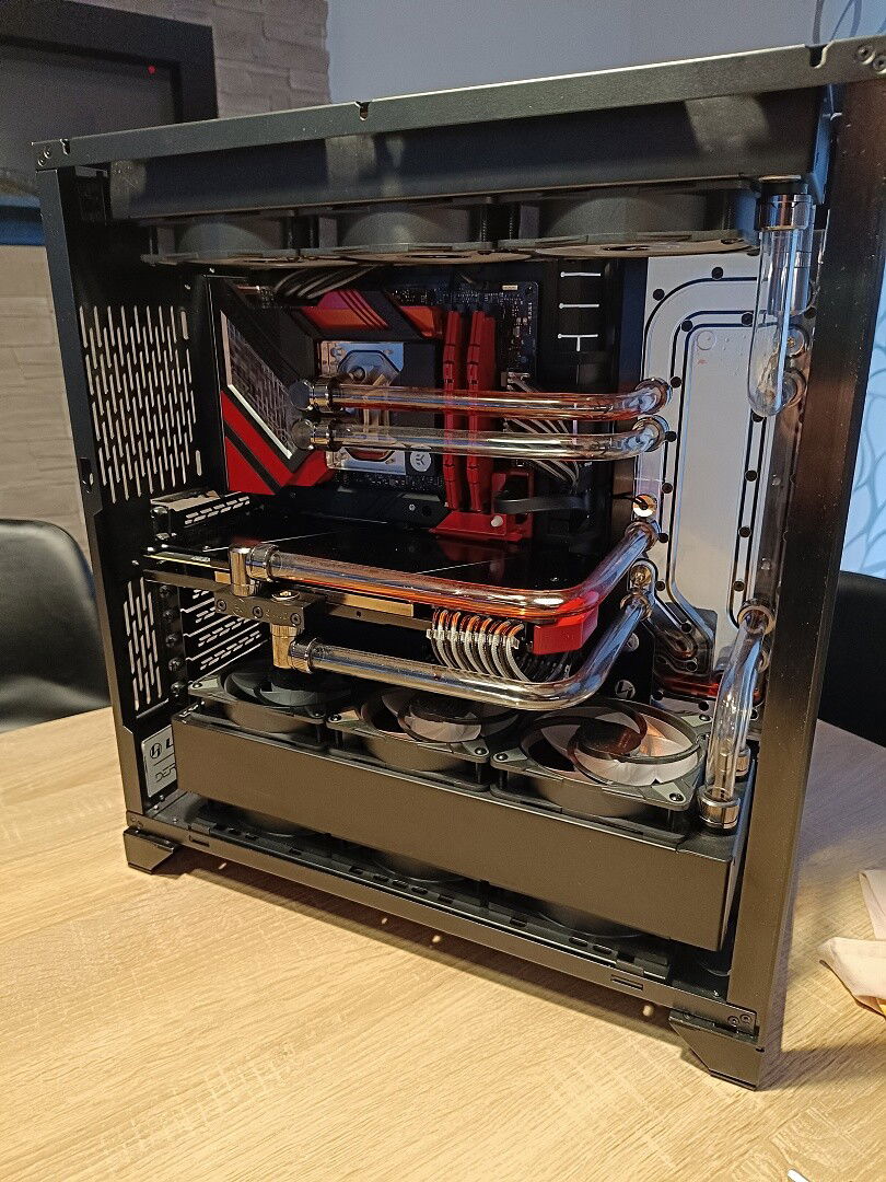 Black / Red » builds.gg