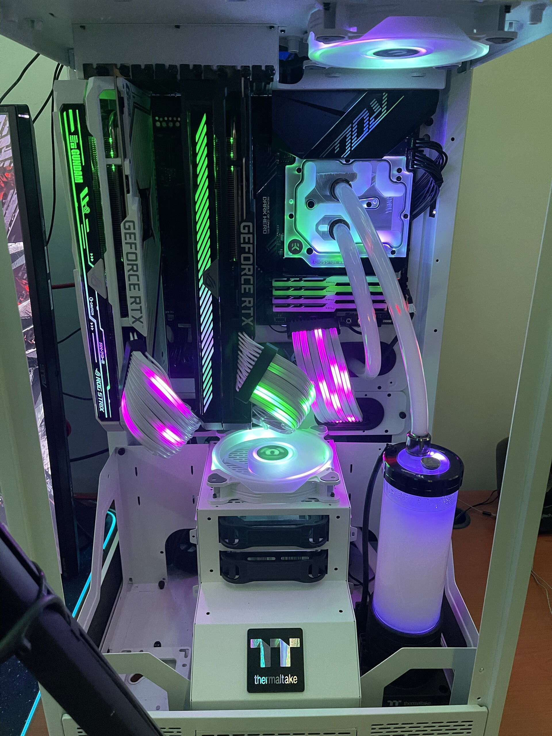 1st PC custom build from a pre-built to this monster » builds.gg