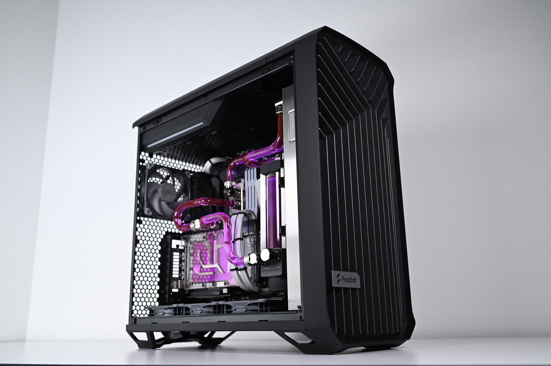 Fractal Design Torrent Purple/Pink » builds.gg