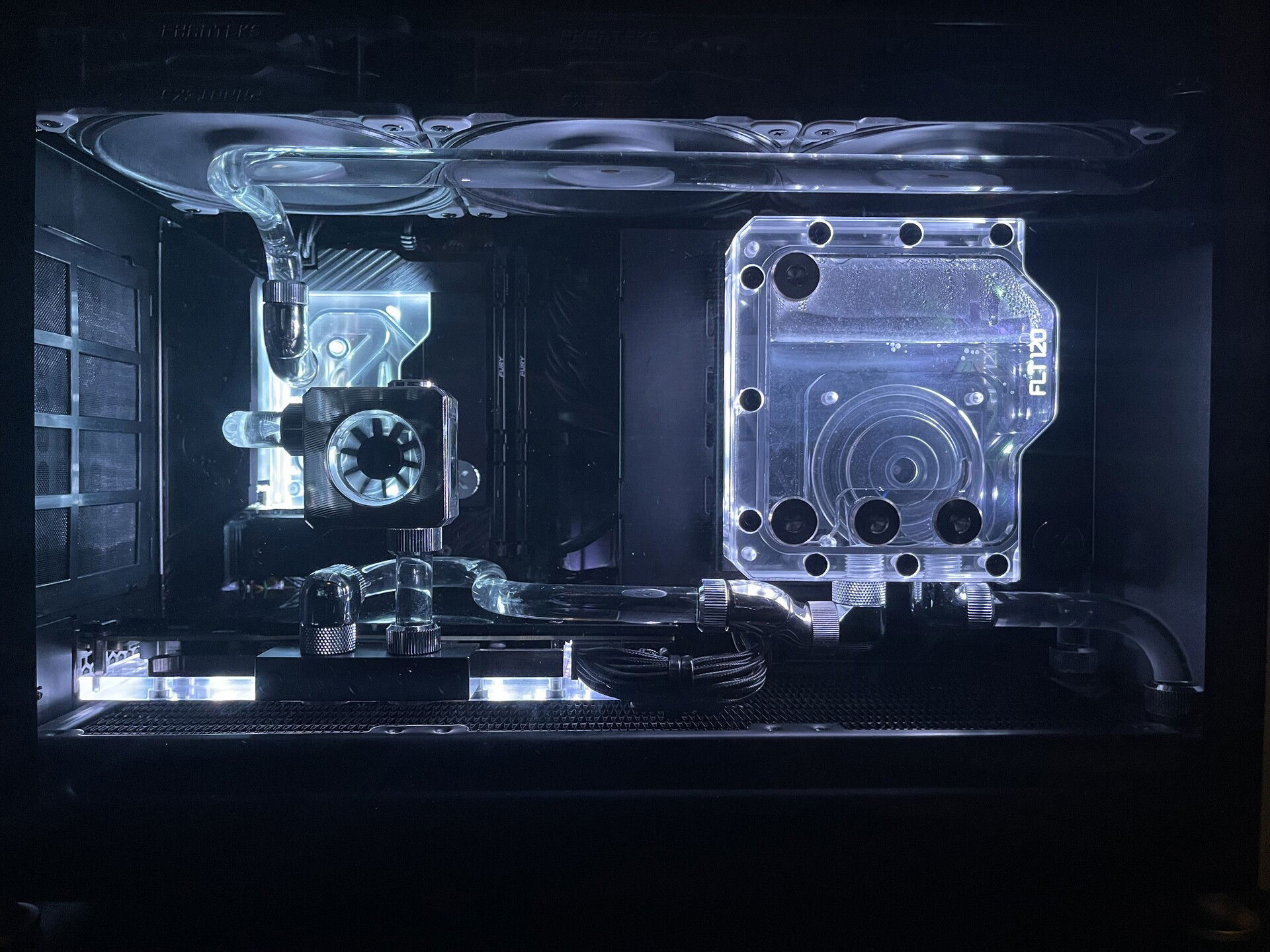 Codename "Mini-Wan", Cleanest EKWB ITX Build, silver/white, Alder Lake ...