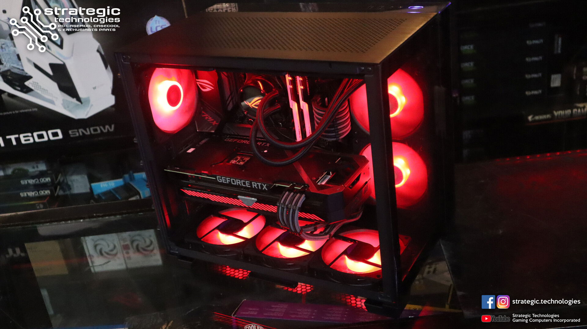 ASUS ROG Gaming PC build video inside Lian Li 011 Dynamic Mini » builds.gg