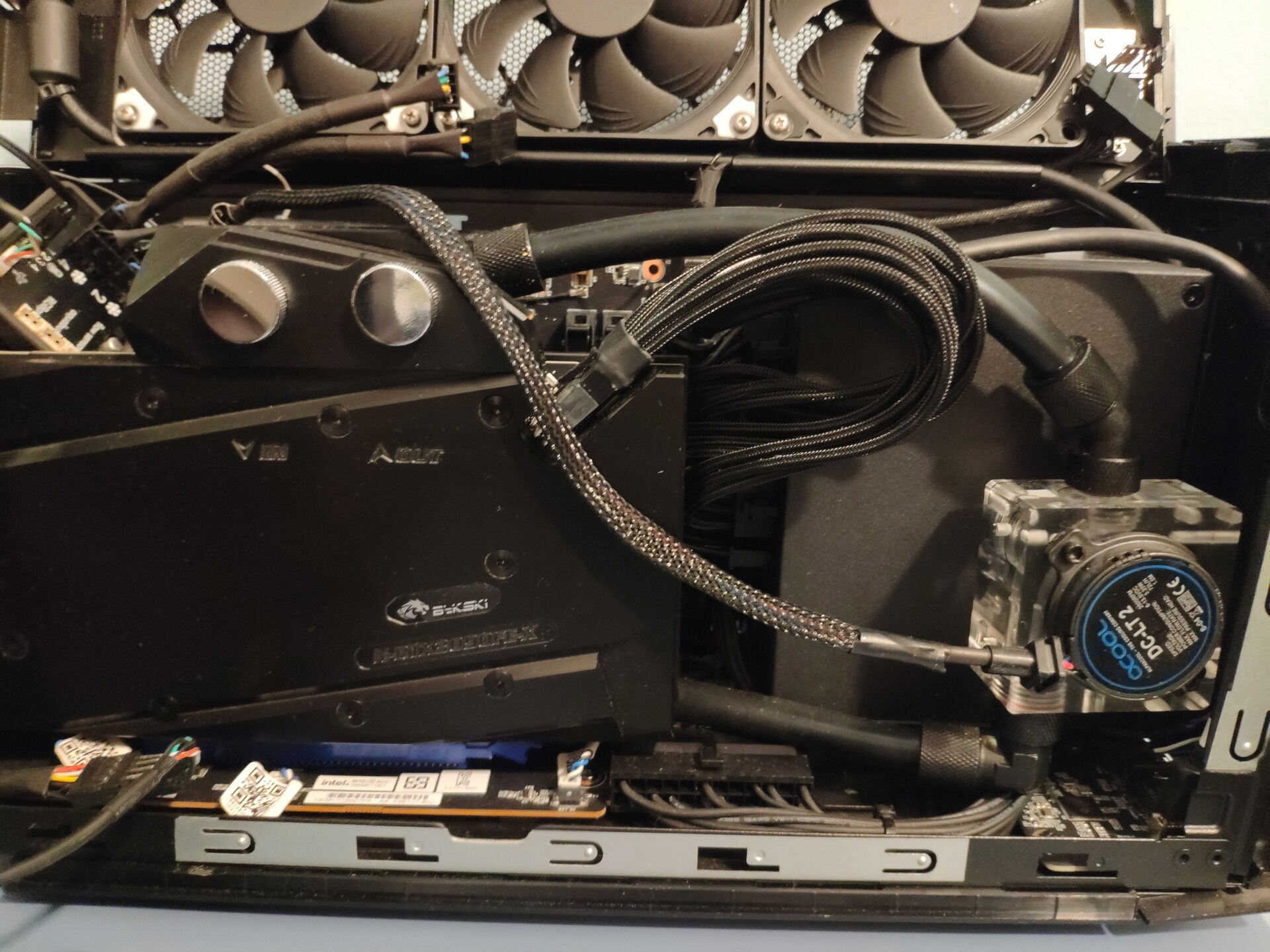 NUC 11 EXTREME custom loop » builds.gg