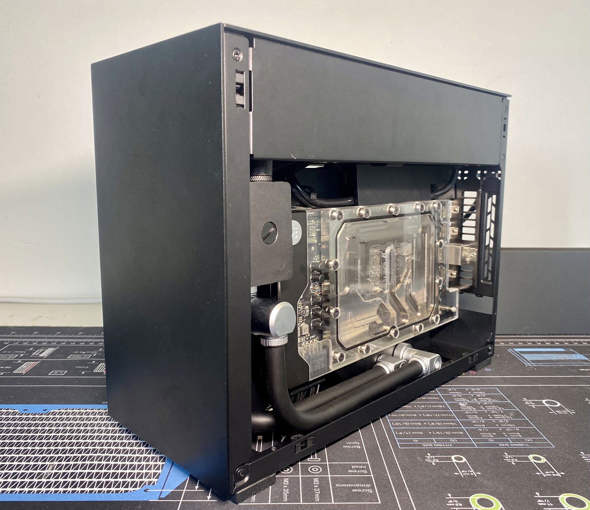 Micro Project Lian Li A4-H2O » builds.gg