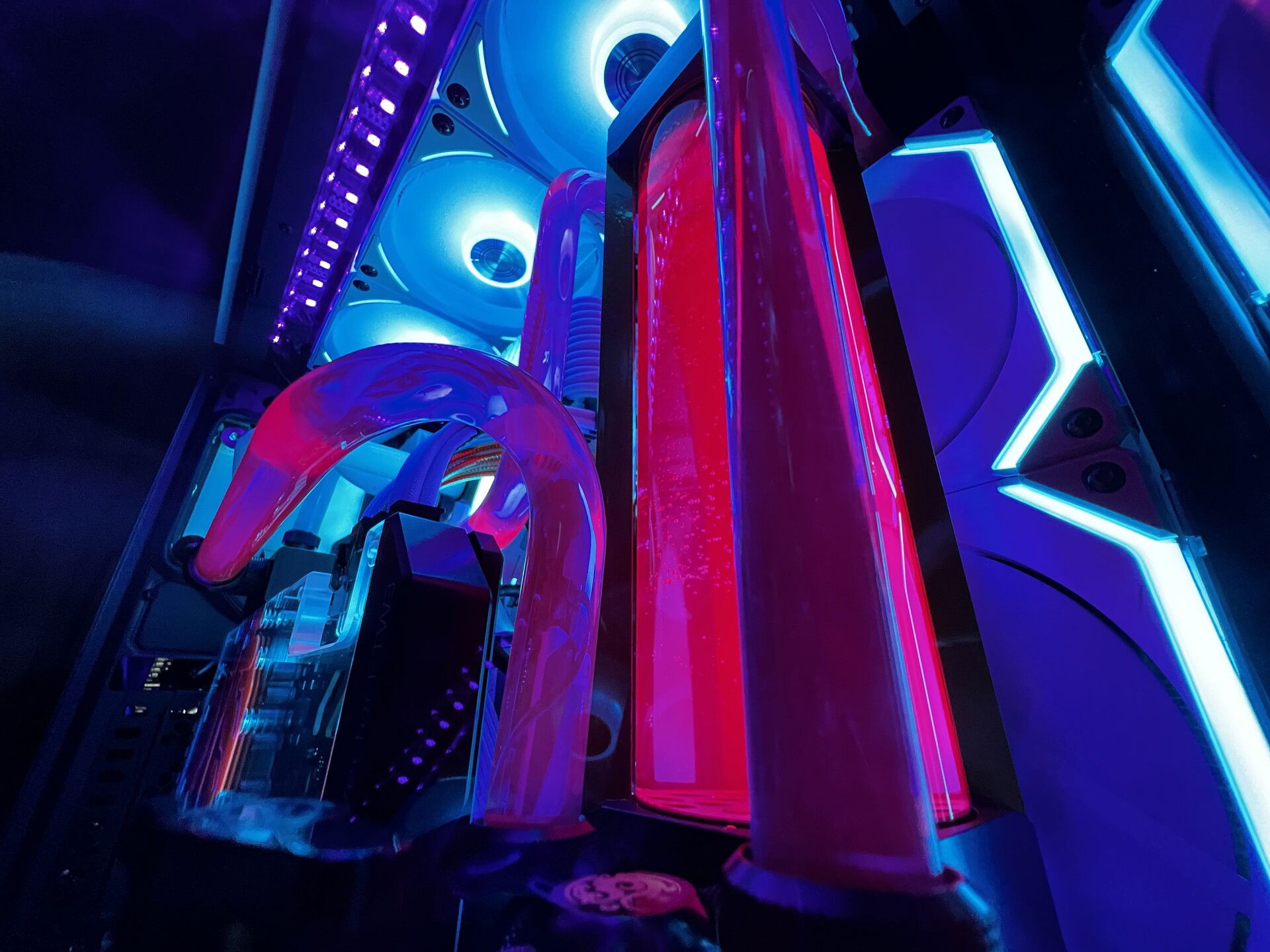 Hyte Y60 Dual Loop » builds.gg