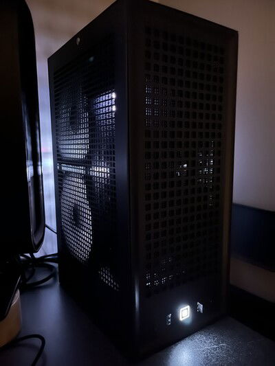 Hardline mITX Build with a Small Footprint » builds.gg
