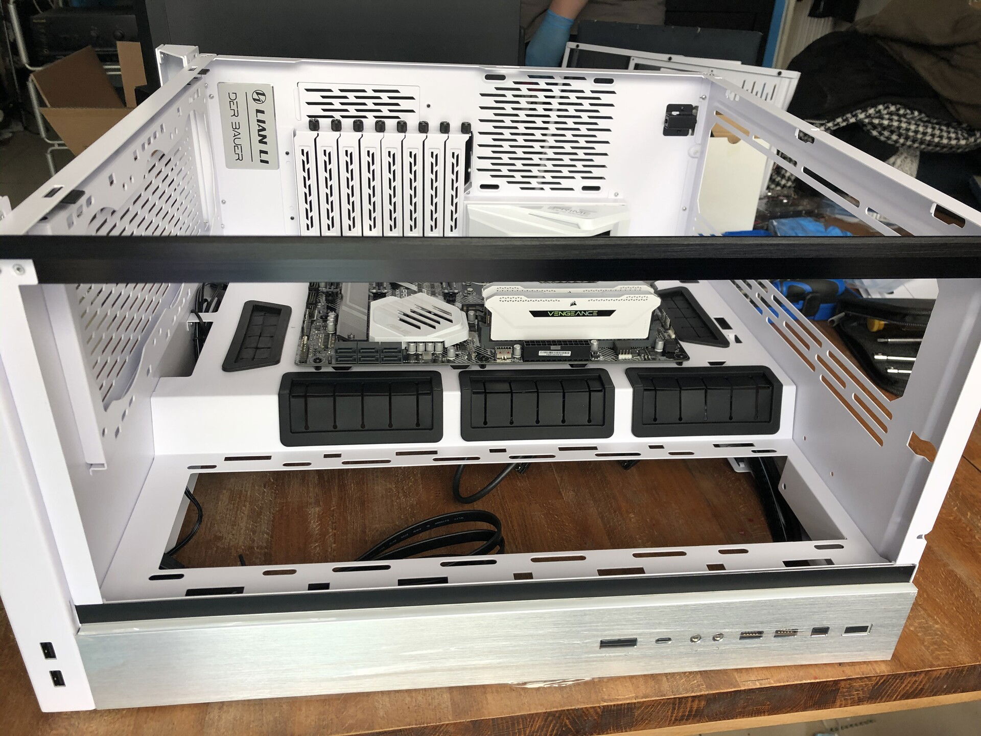 Lian Li o11 Dynamic XL (White) » builds.gg