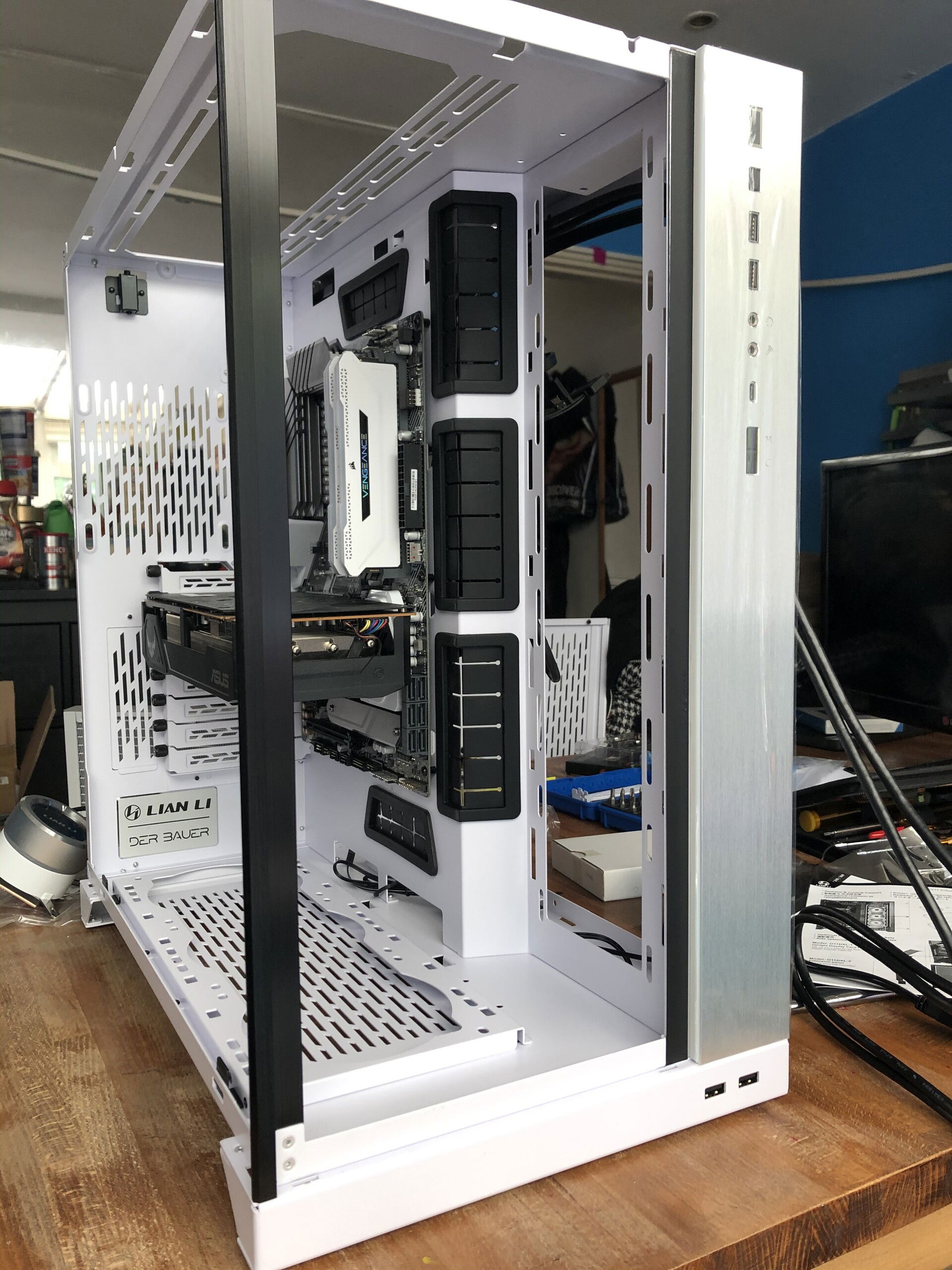 Lian Li o11 Dynamic XL (White) » builds.gg