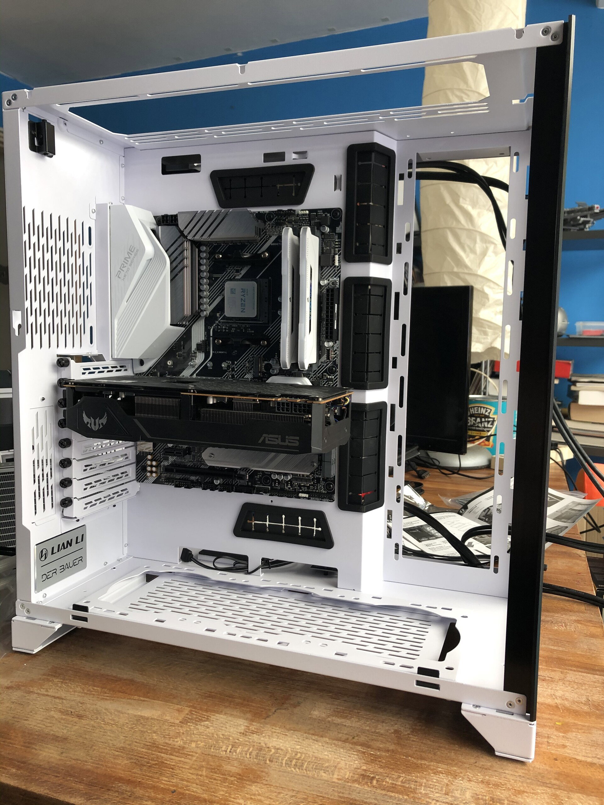 Lian Li o11 Dynamic XL (White) » builds.gg