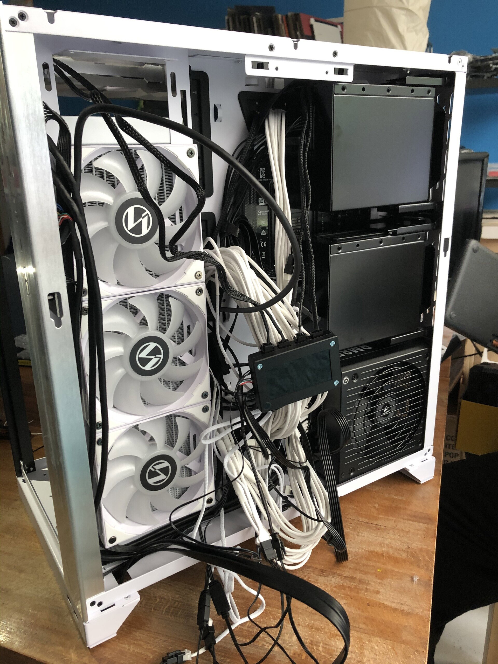 Lian Li o11 Dynamic XL (White) » builds.gg