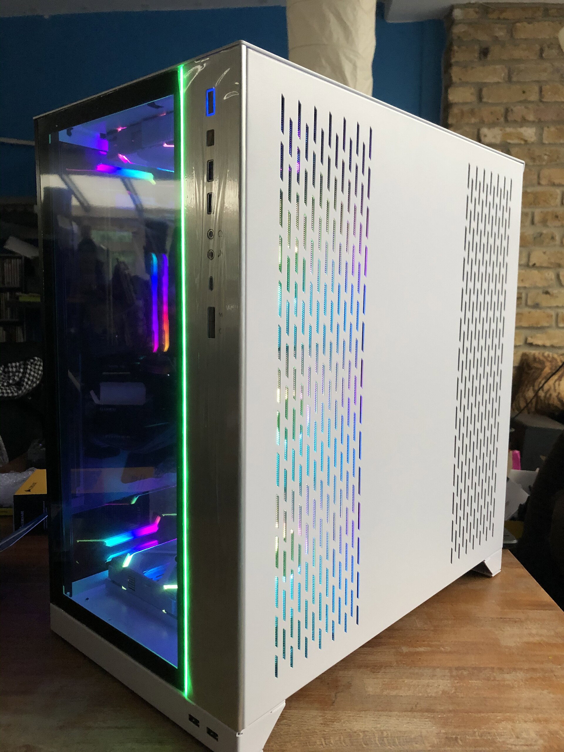 Lian Li o11 Dynamic XL (White) » builds.gg