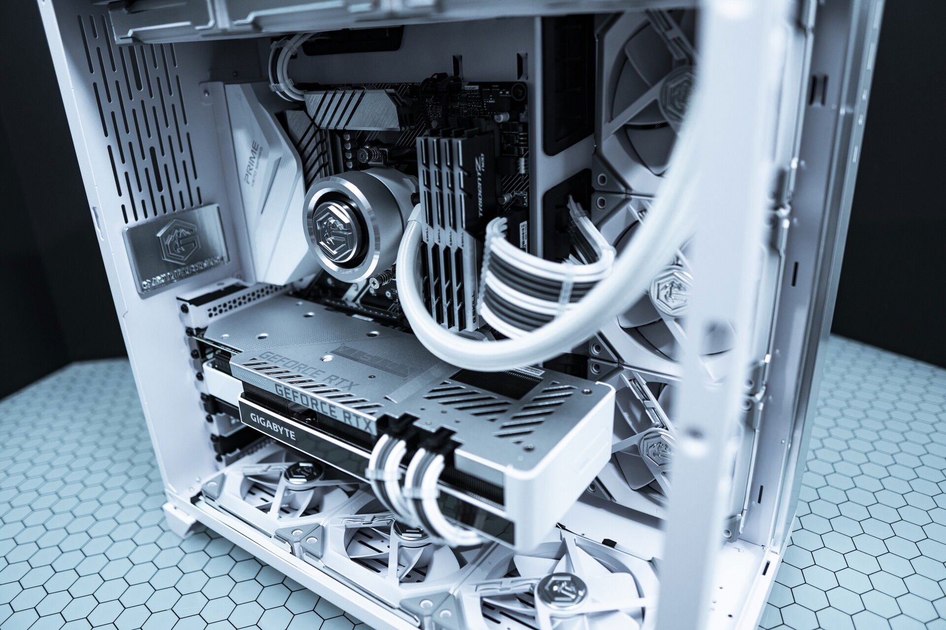 Silver'n'White » builds.gg