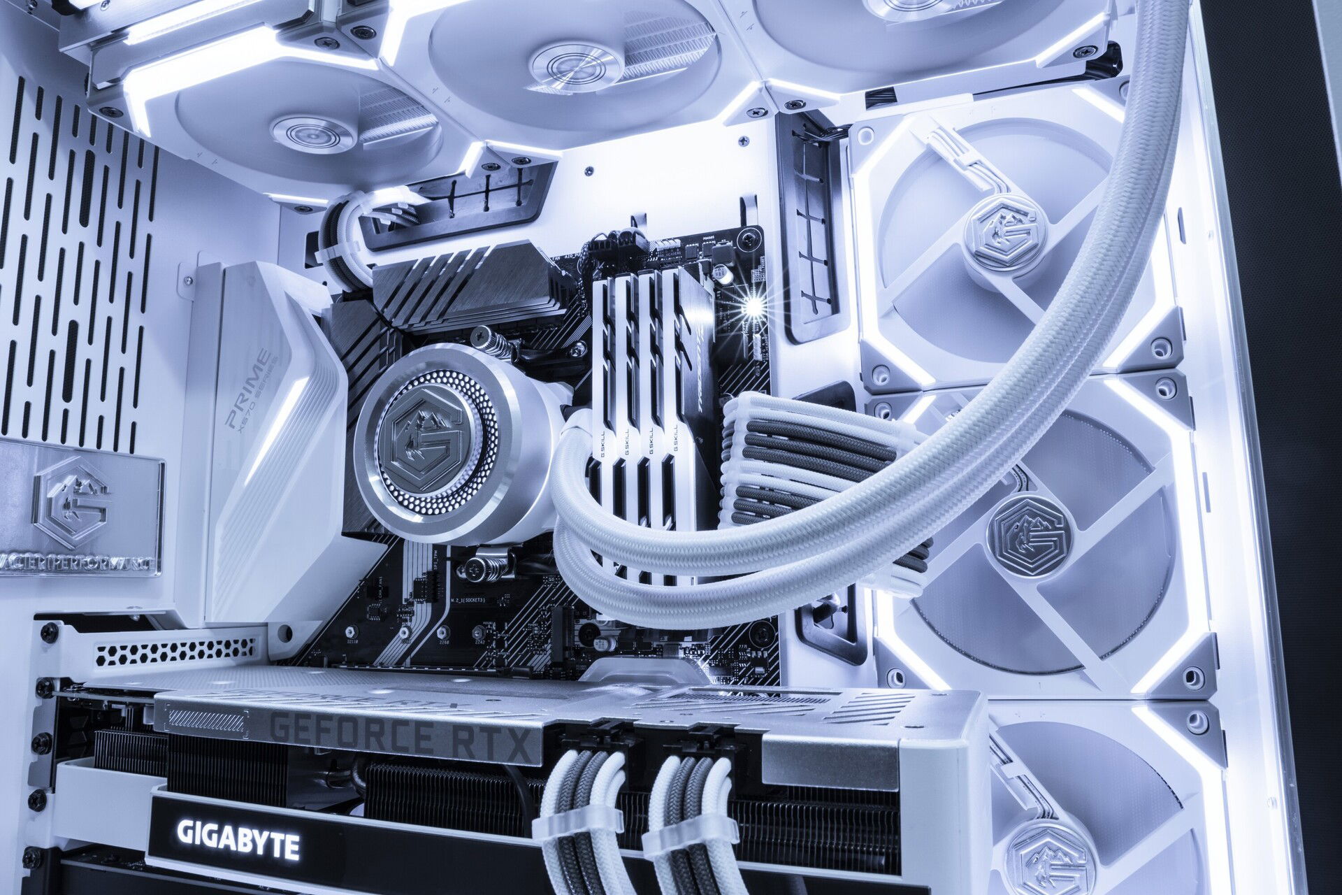 Silver'n'White » builds.gg