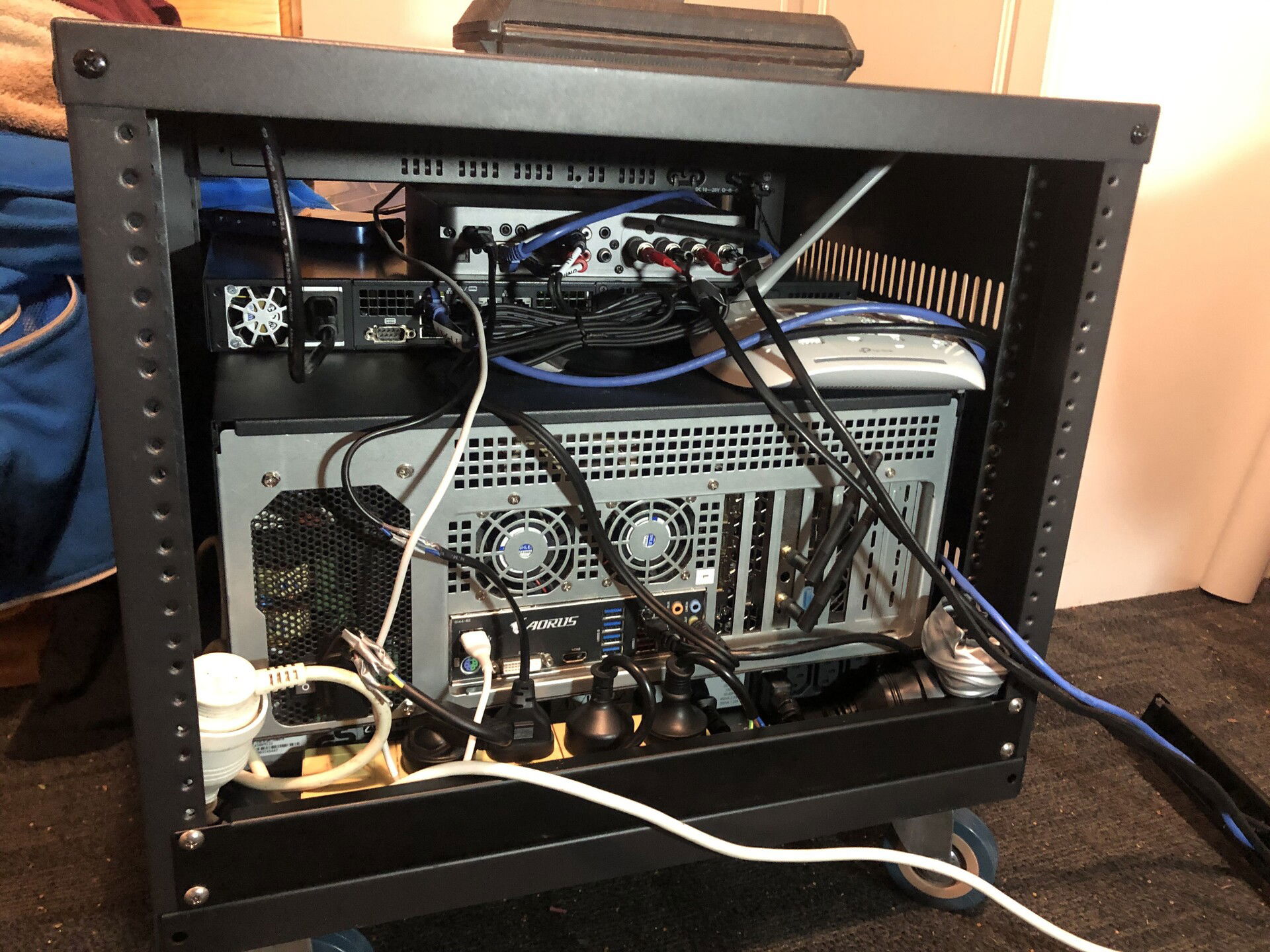 19" Rack Build 8RU » builds.gg