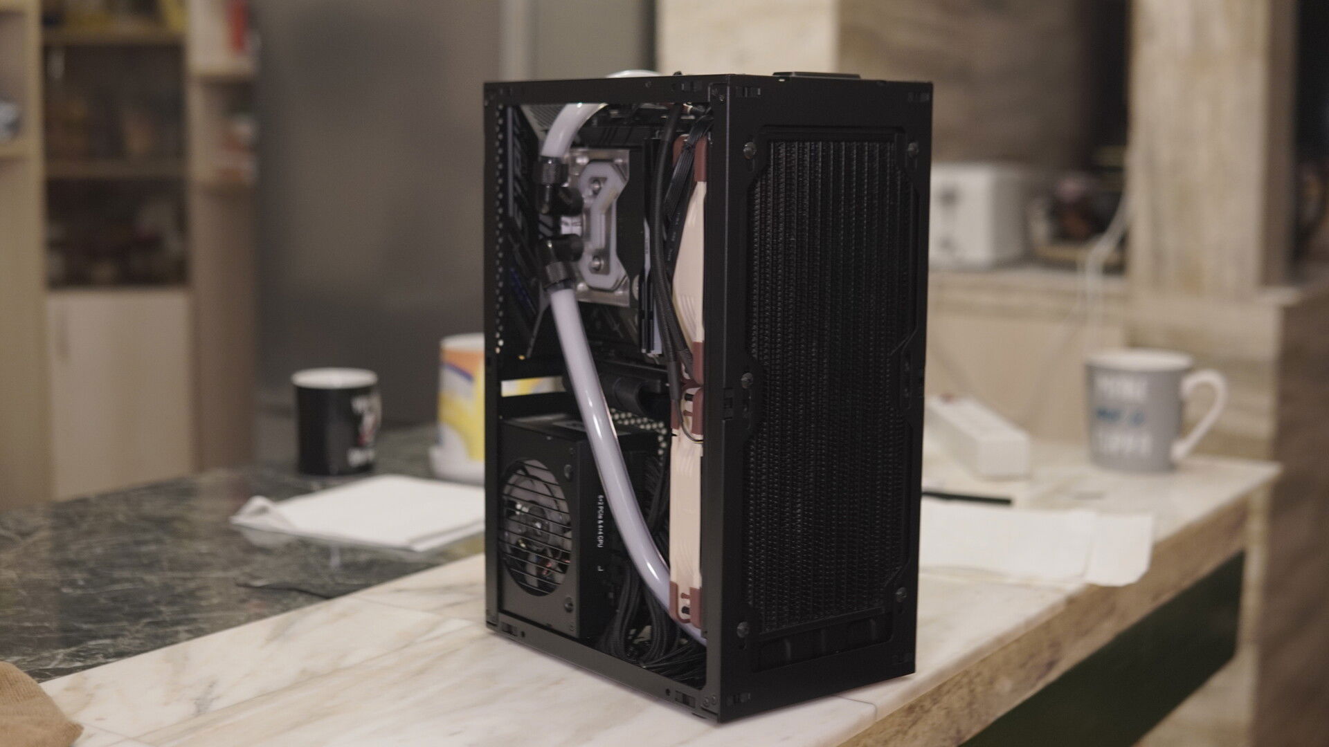 Meshlicious custom loop with horizontal gpu » builds.gg