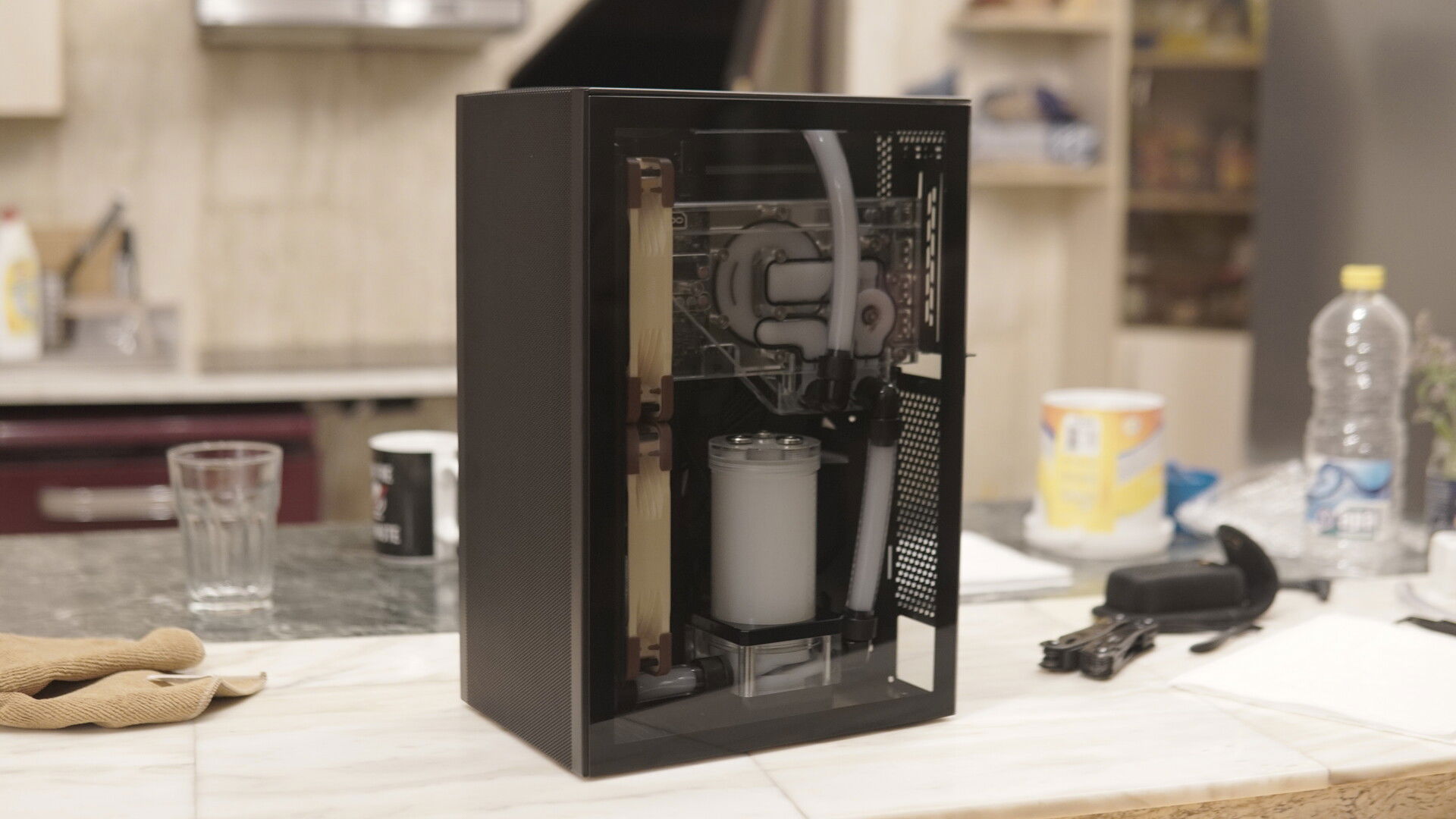 Meshlicious custom loop with horizontal gpu » builds.gg