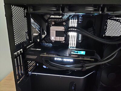 Silver Air-NCase M2 + RTX 5080 » builds.gg