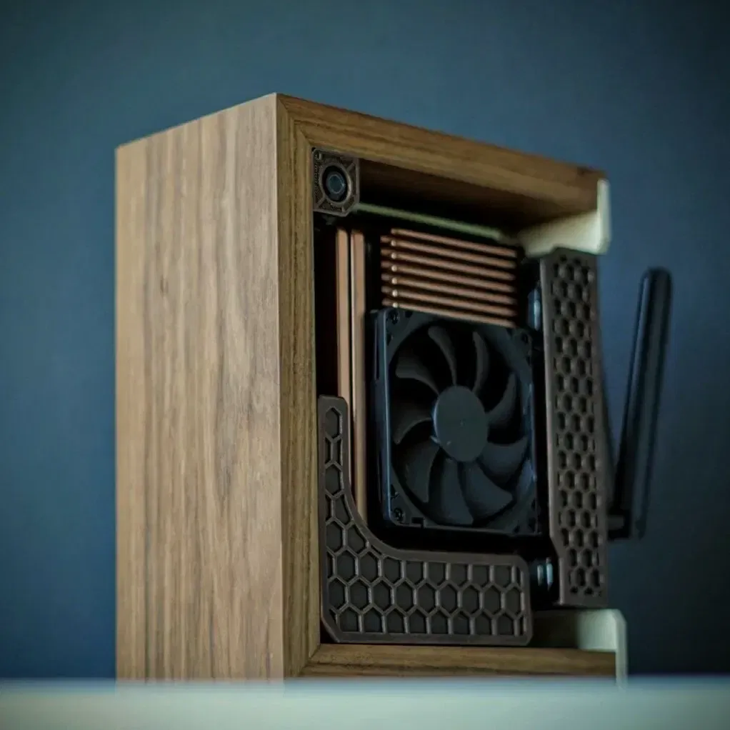 Ultra Compact Wood PC » builds.gg
