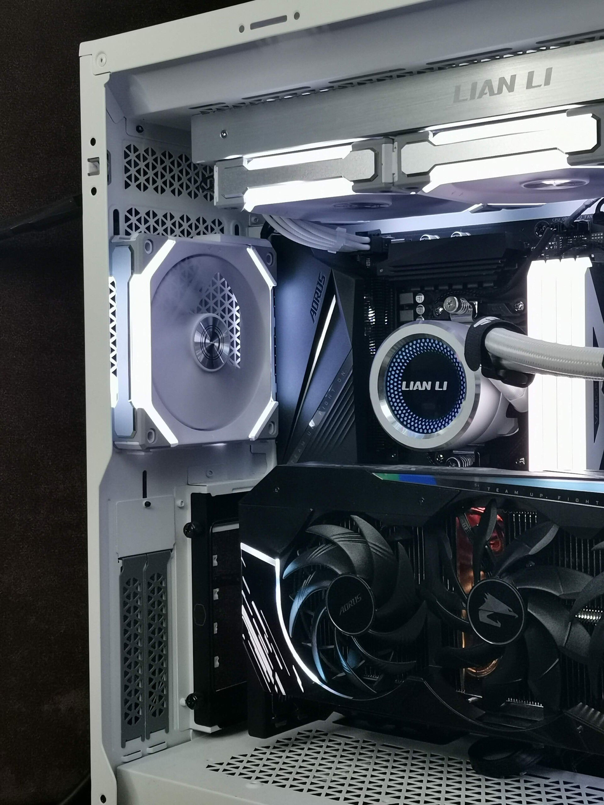 High-end PC Build for a 16yr old » builds.gg