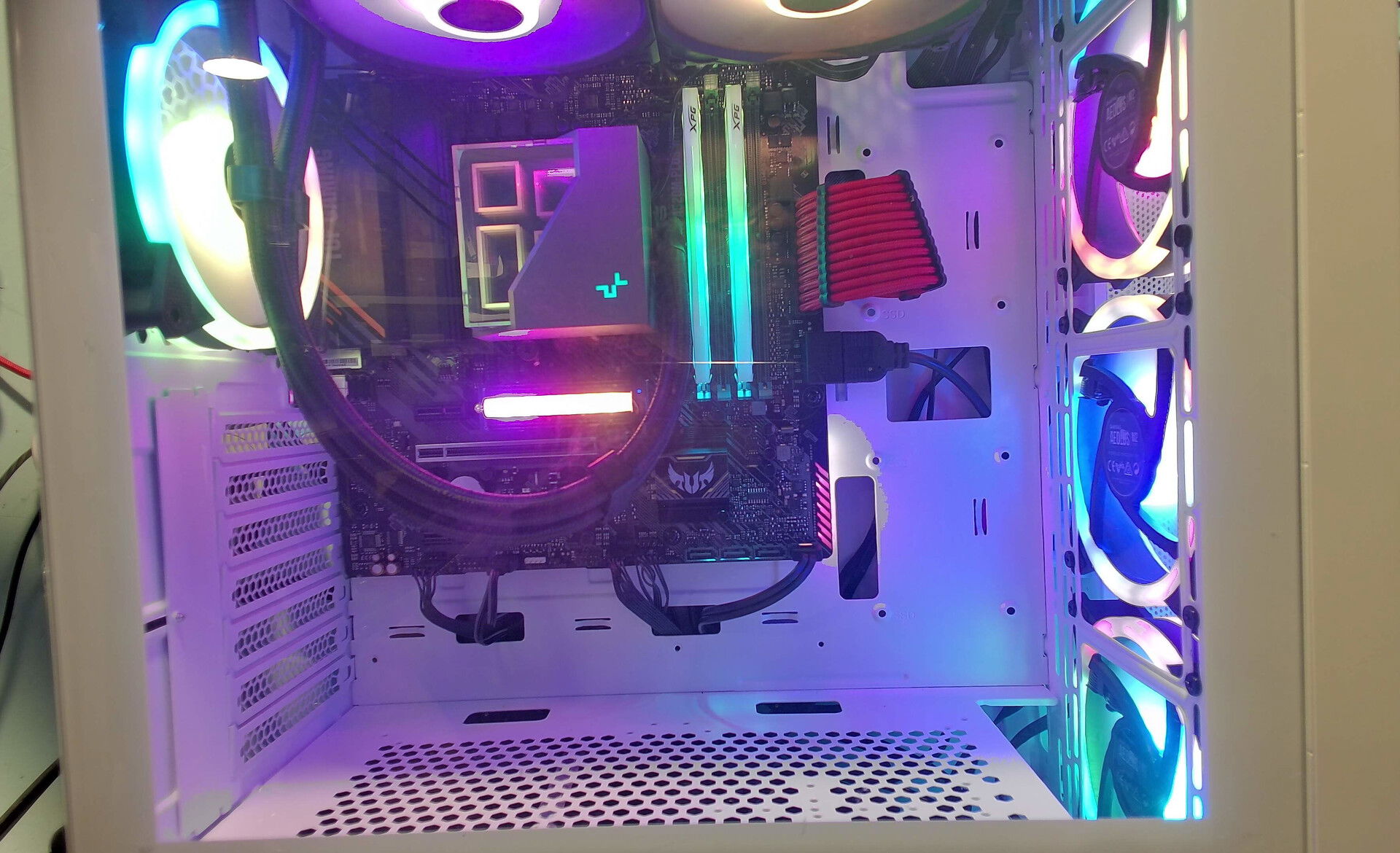 Gamdias Athena Zeus M6 » builds.gg