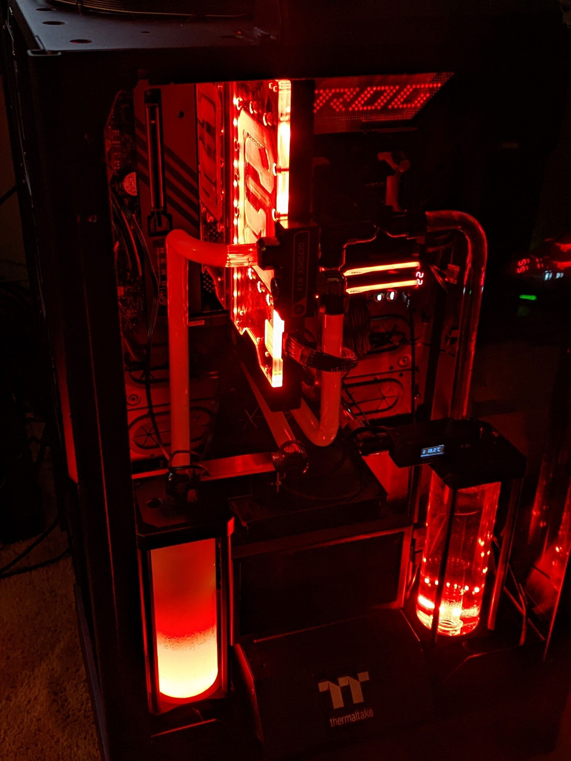 Giant watercooled 7950x system » builds.gg