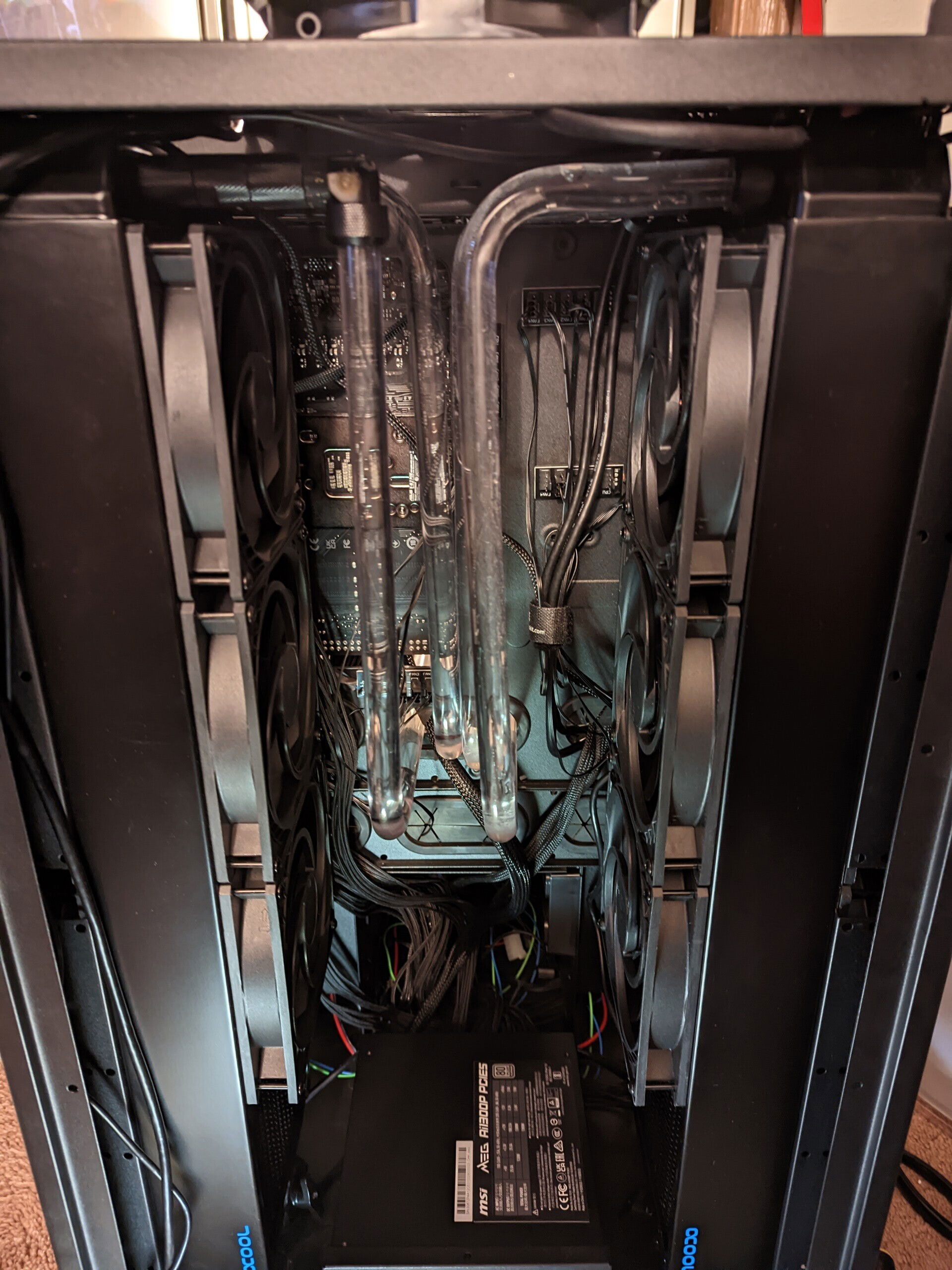 Giant watercooled 7950x system » builds.gg