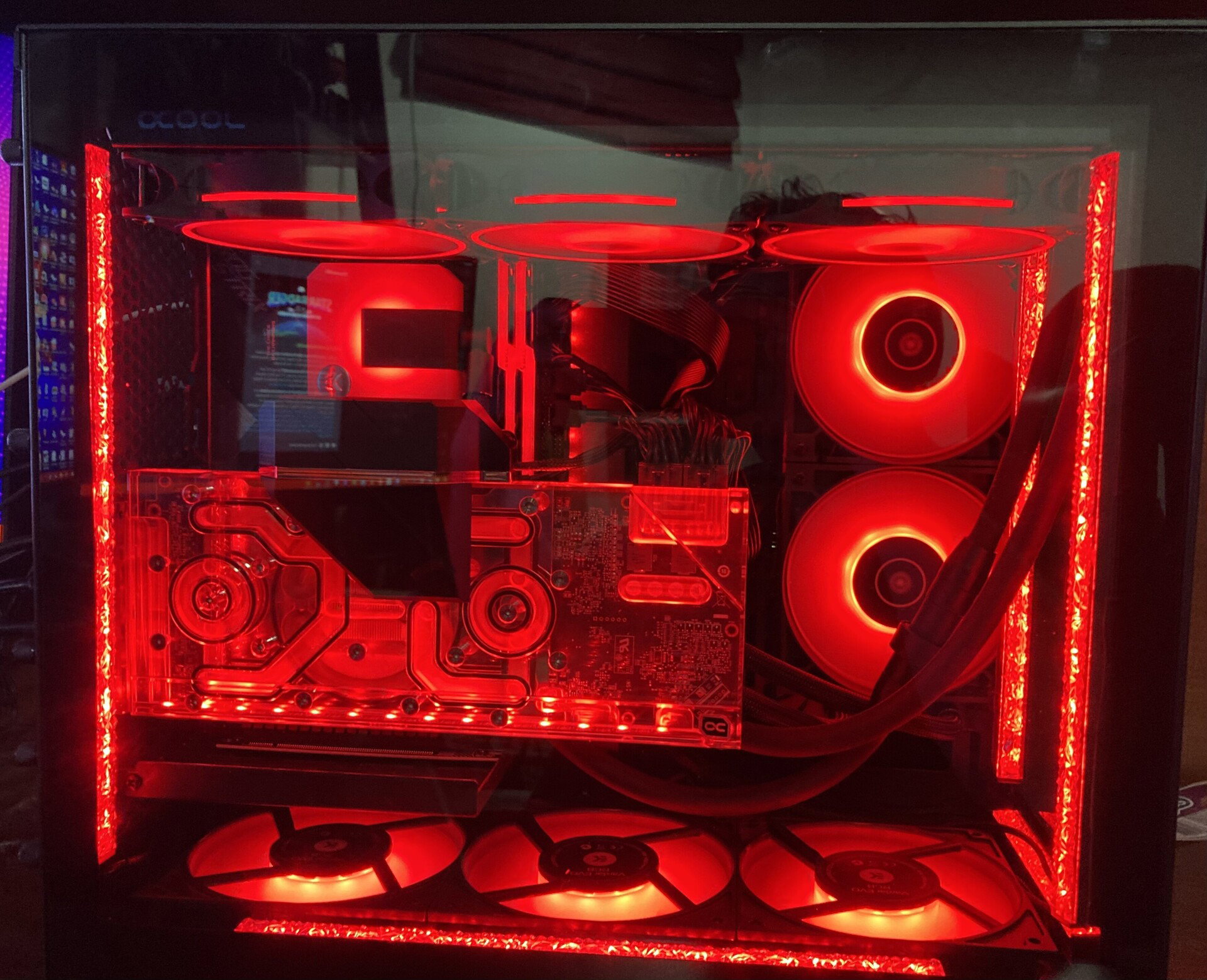My second build, first full amd and watercooled build, not everything ...