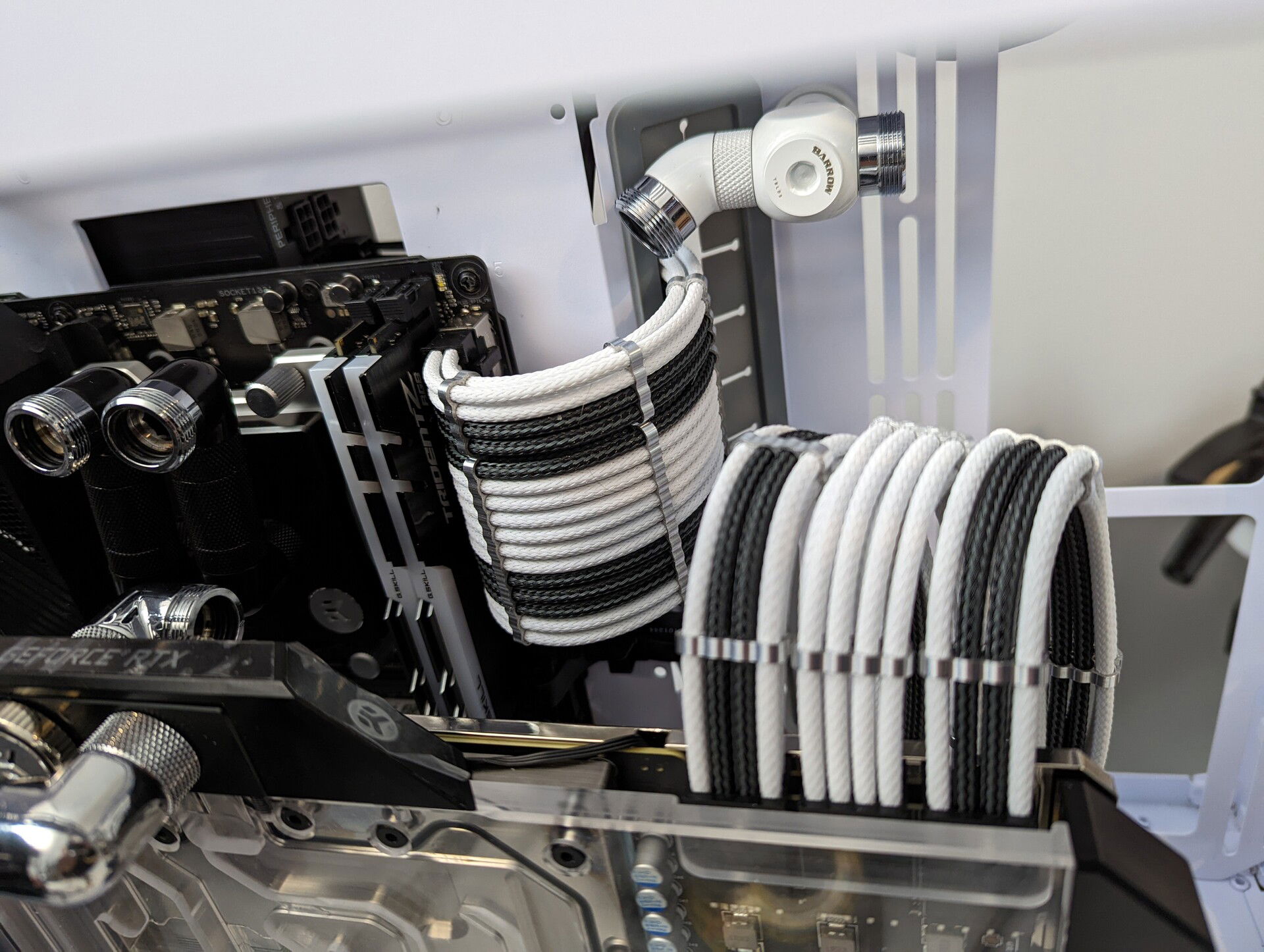 Clean | Simple-ish | O11D Mini | Custom Loop » builds.gg