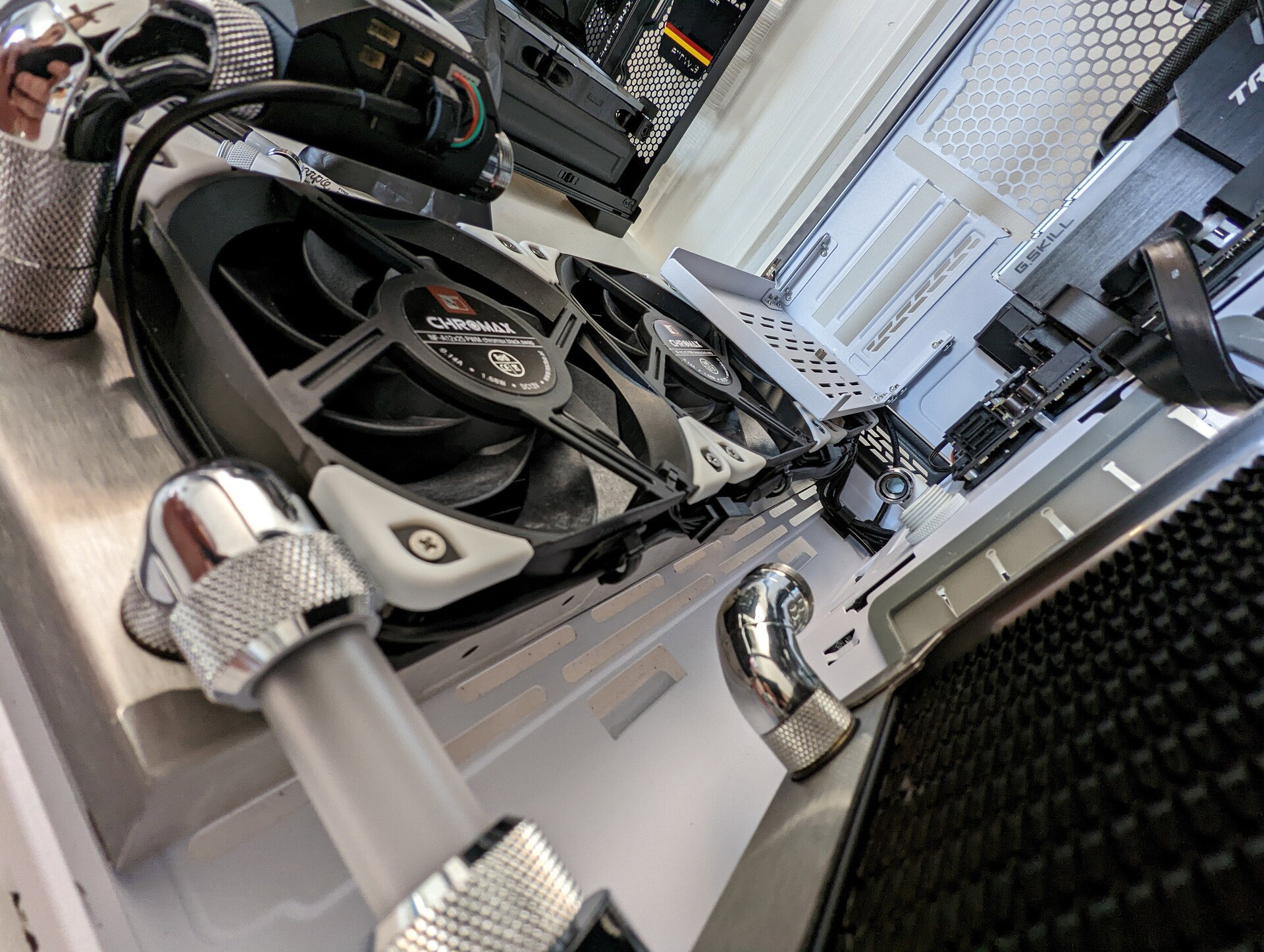 Clean | Simple-ish | O11D Mini | Custom Loop » builds.gg