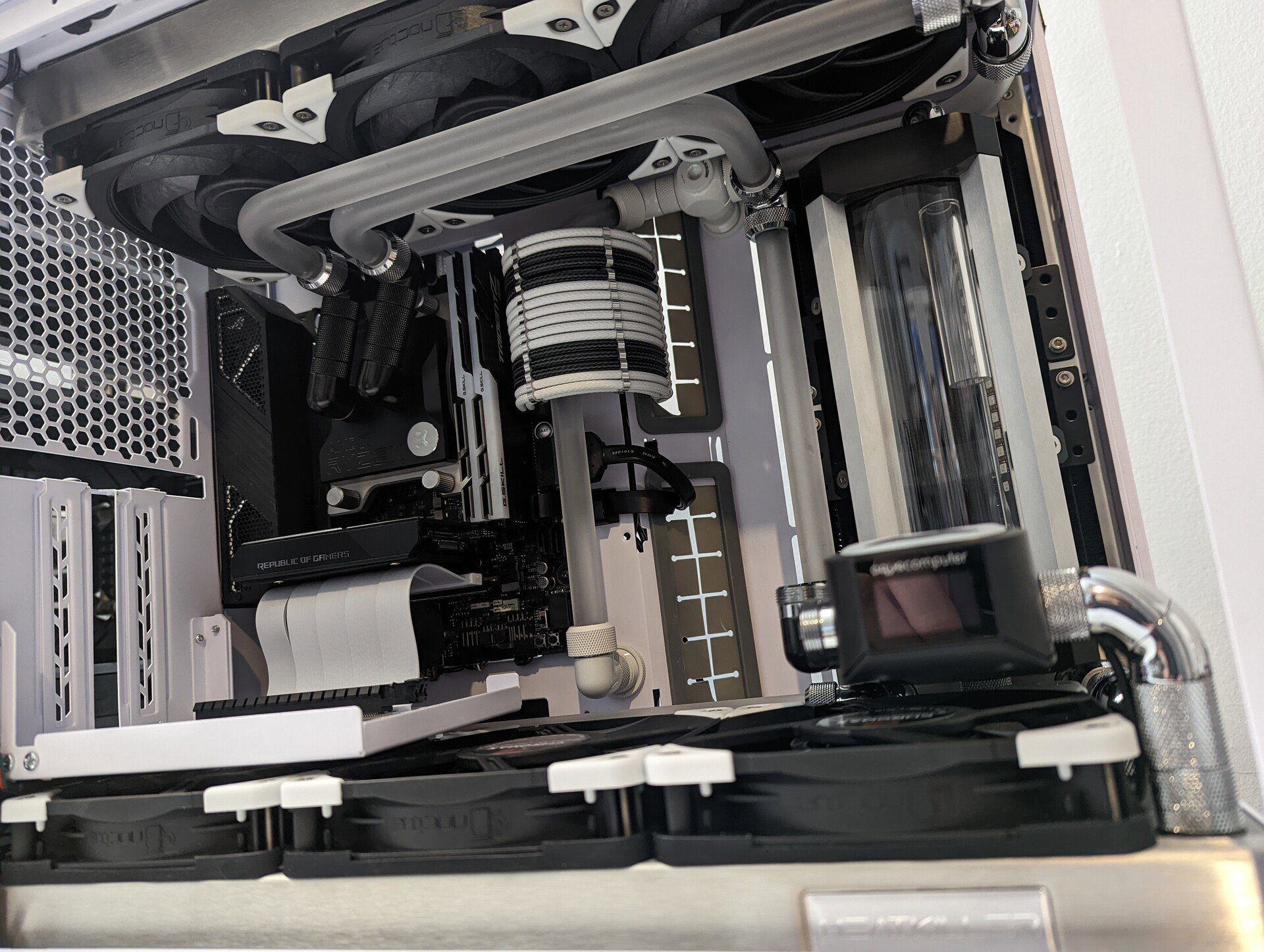Clean | Simple-ish | O11D Mini | Custom Loop » builds.gg