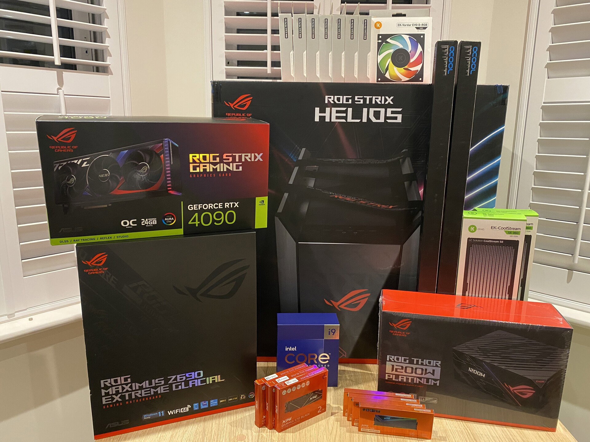ROG Strix Helios - EKWB » builds.gg