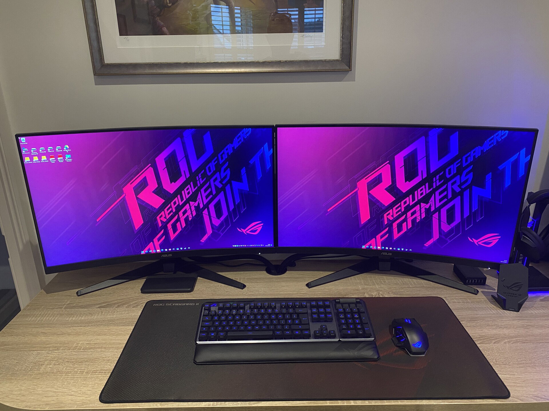 ROG Strix Helios - EKWB » builds.gg