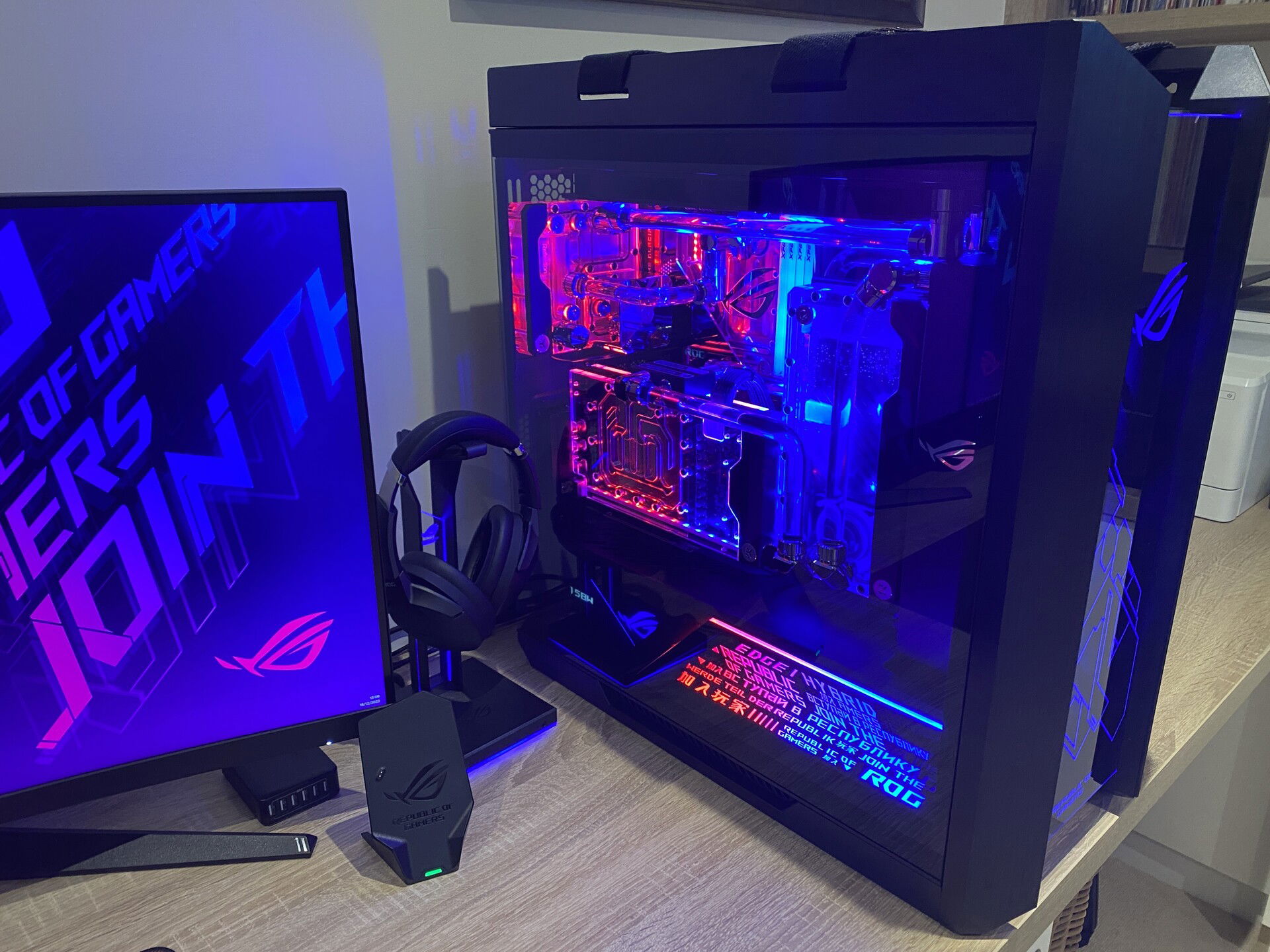 ROG Strix Helios - EKWB » builds.gg