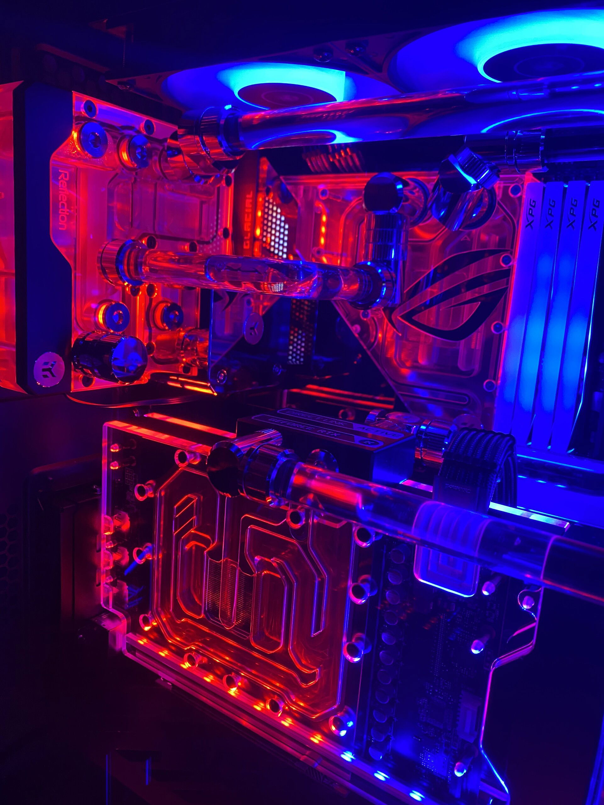 ROG Strix Helios - EKWB » builds.gg