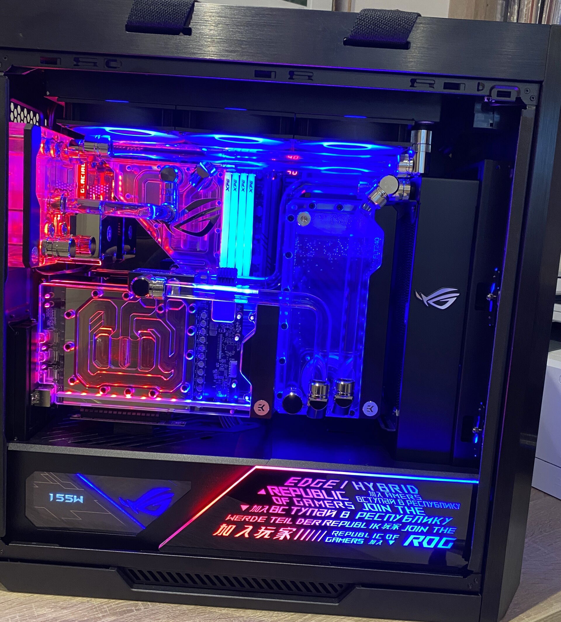 ROG Strix Helios - EKWB » builds.gg