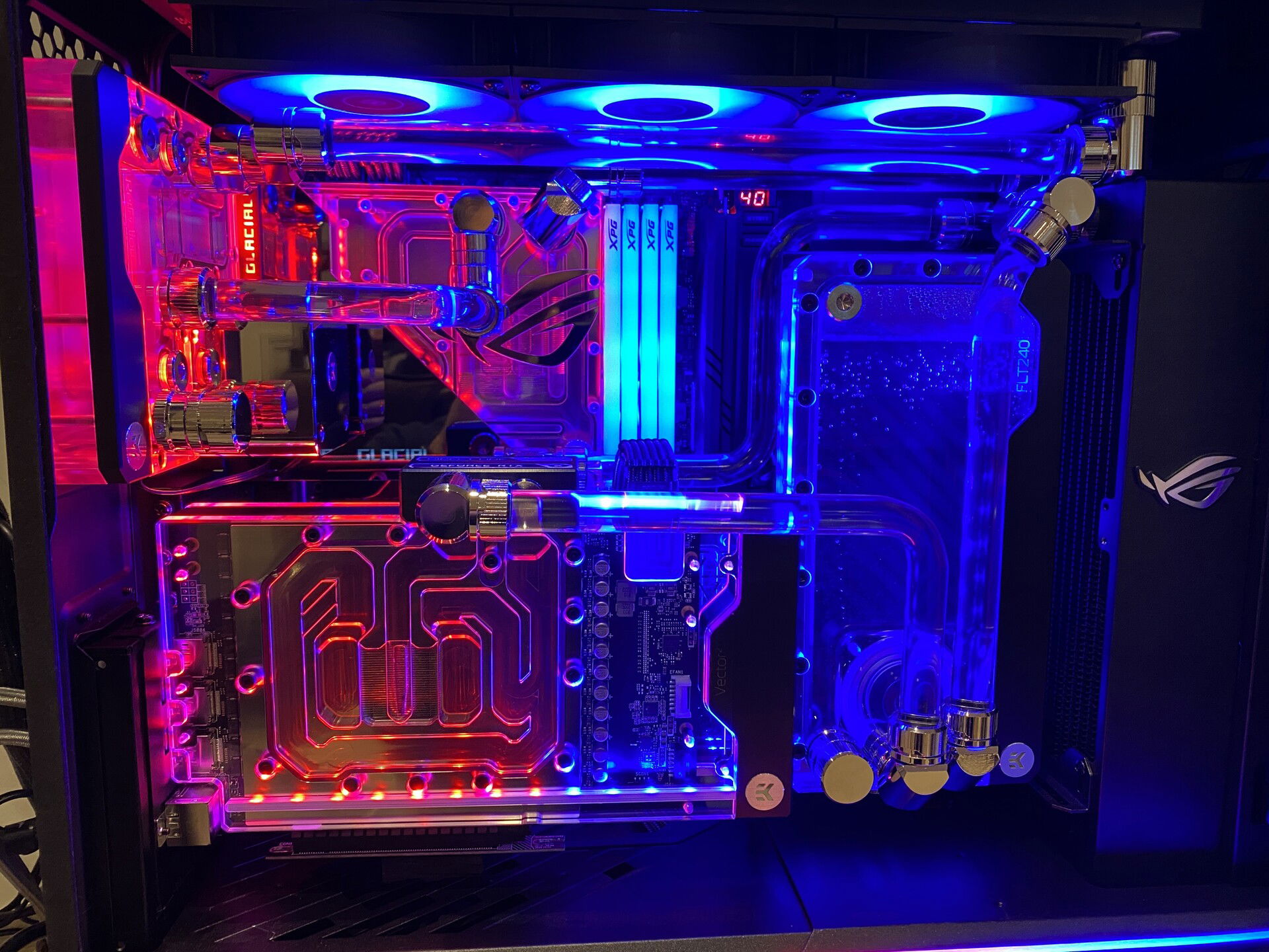 ROG Strix Helios - EKWB » builds.gg